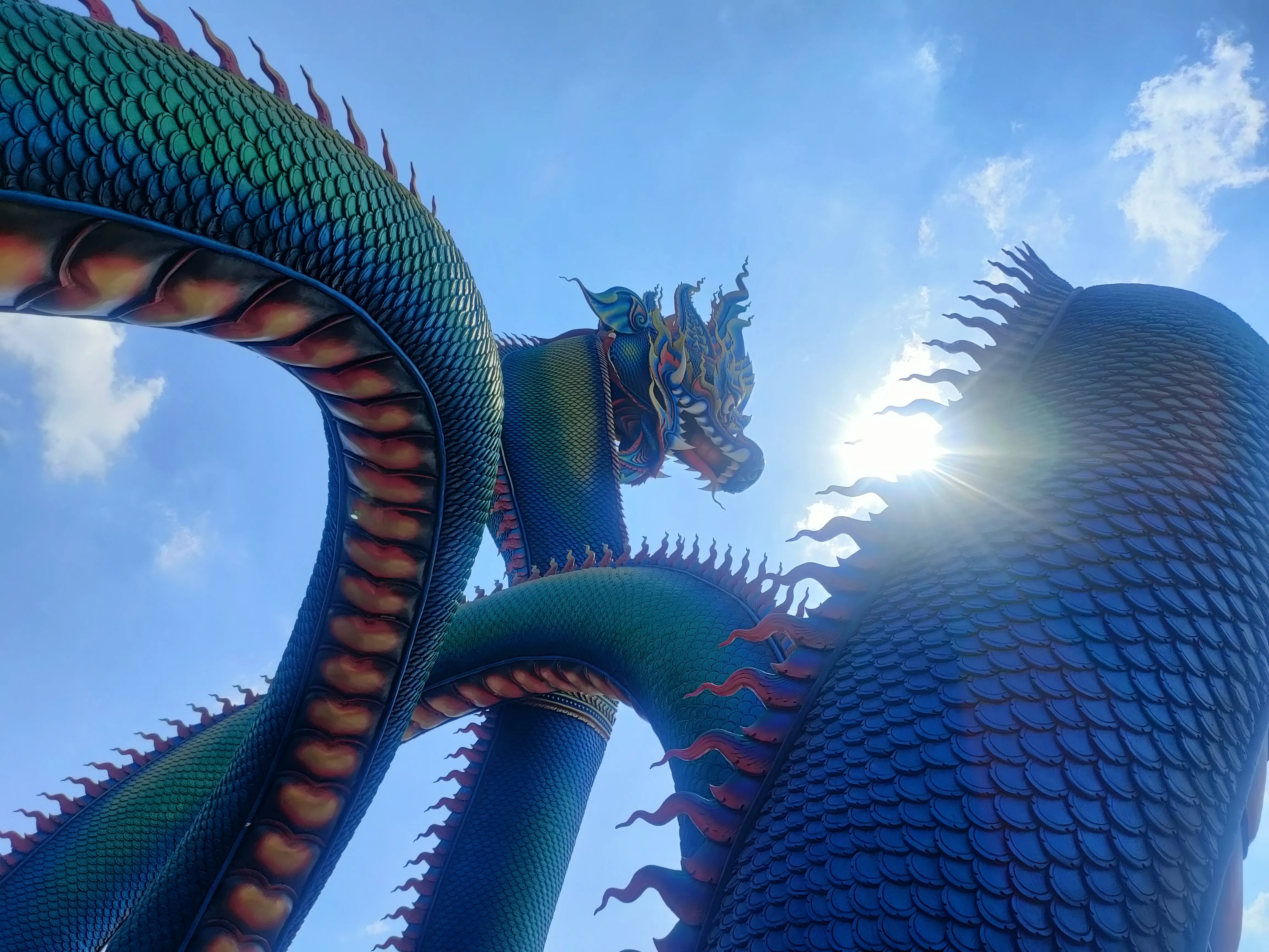 พญานาคที่ใหญ่ที่สุด | แกลเลอรีที่โพสต์โดย Bow wii. | Lemon8