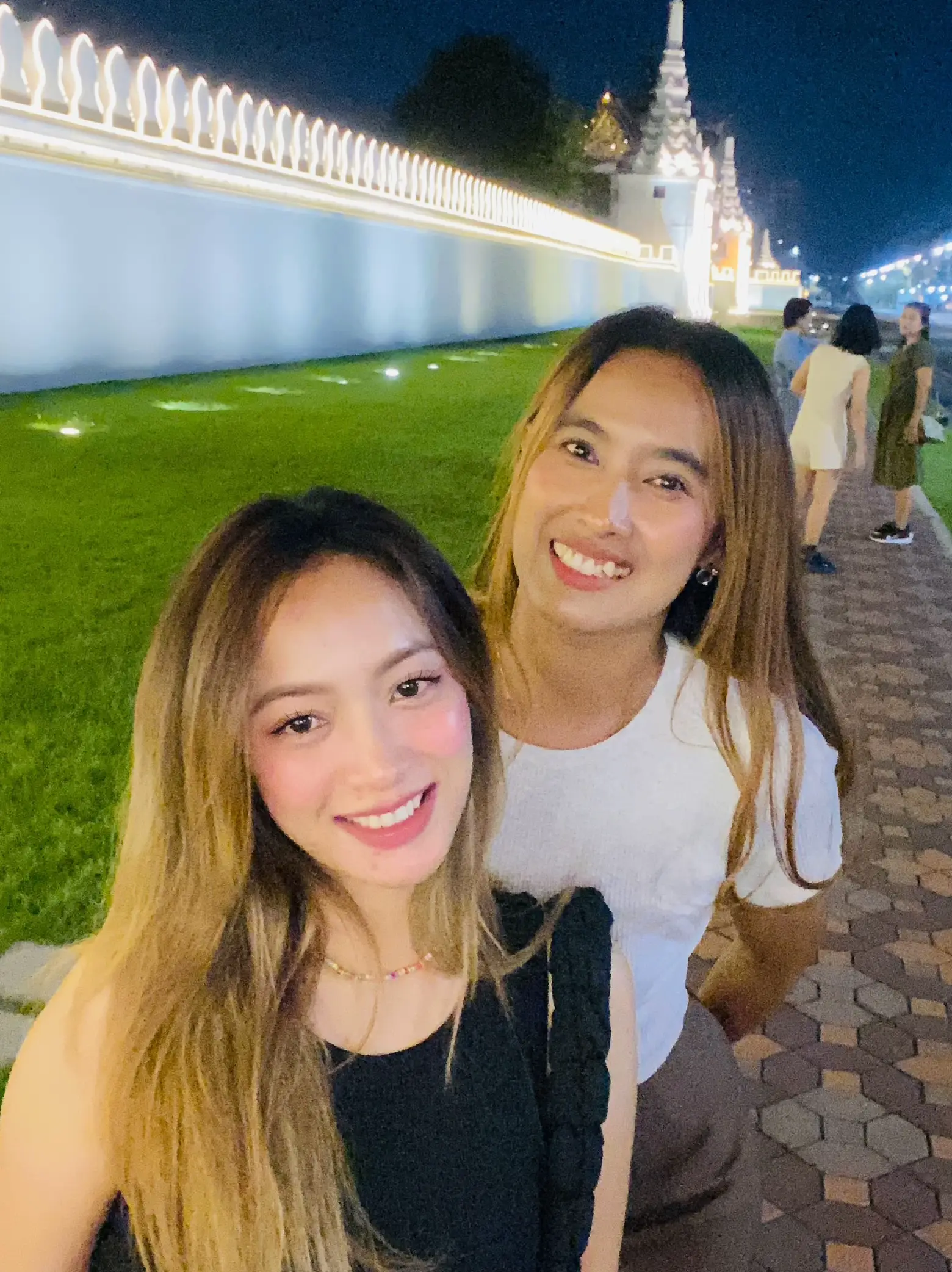 งานลอยกระทง เมื่อคืนนี้ เดินเล่นรอบเมืองเก่า ถ่ายรูปงานไฟ 🥰 | แกลเลอรีที่โพสต์โดย Jiew | Lemon8