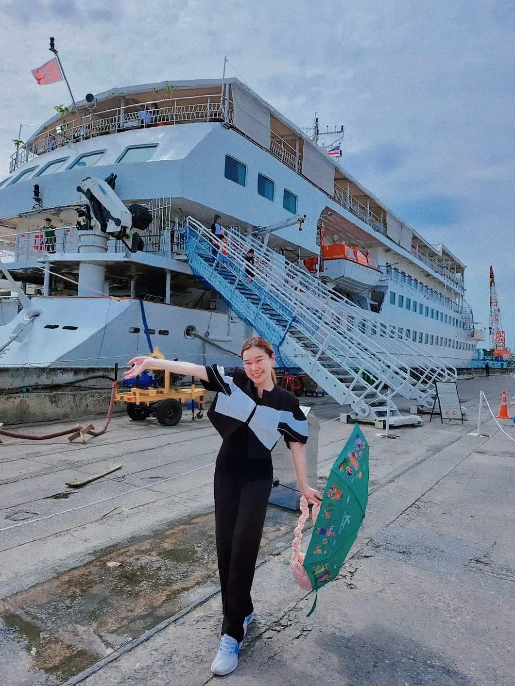 เรือห้องสมุดลอยน้ำ Doulos Hope 🛳 ️📚 | แกลเลอรีที่โพสต์โดย พี่โพยยยยย 🦄🌻 | Lemon8