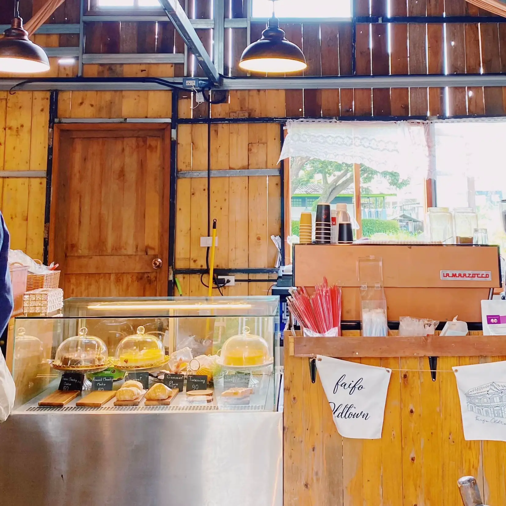 Faifo Forest cafe korat | แกลเลอรีที่โพสต์โดย ไปทั่วกับนกยูง | Lemon8