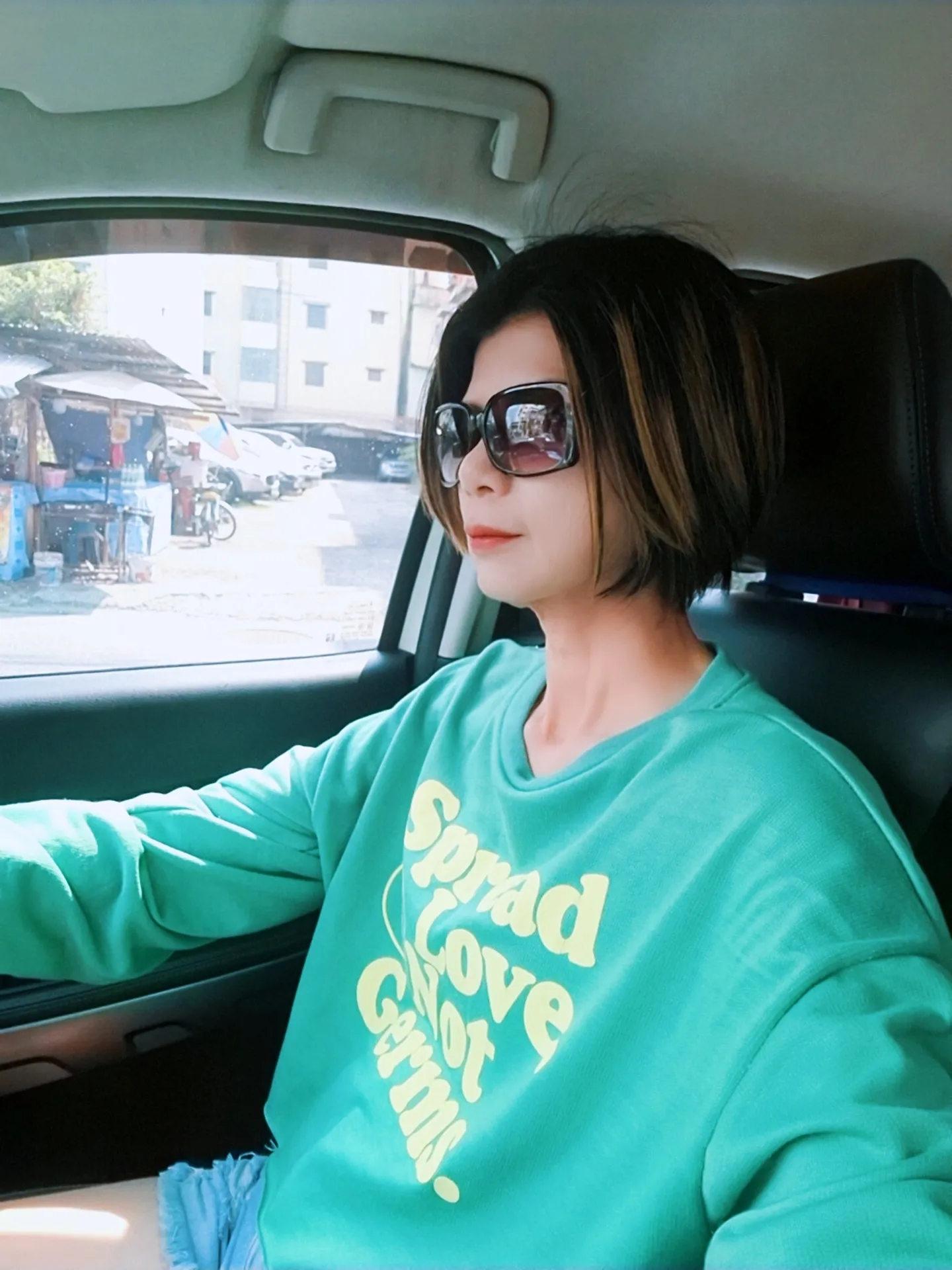 #สาวผมสั้นวัย 50+ | แกลเลอรีที่โพสต์โดย Chutiya Taew | Lemon8