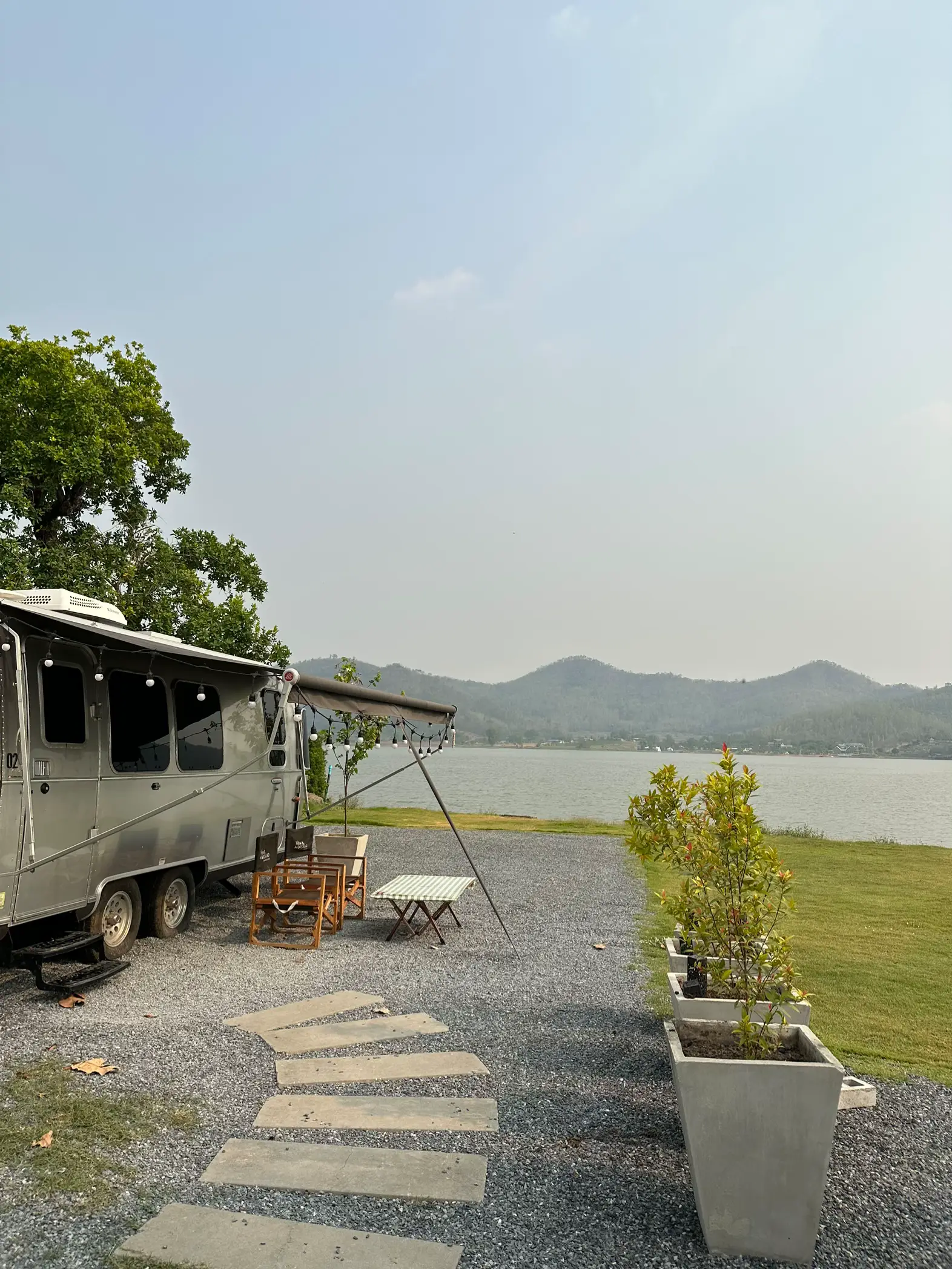 ลานกางเต็นท์ฟิวเหมือนอยู่ ตปท⛺️🏕️ | แกลเลอรีที่โพสต์โดย Kedgedd | Lemon8