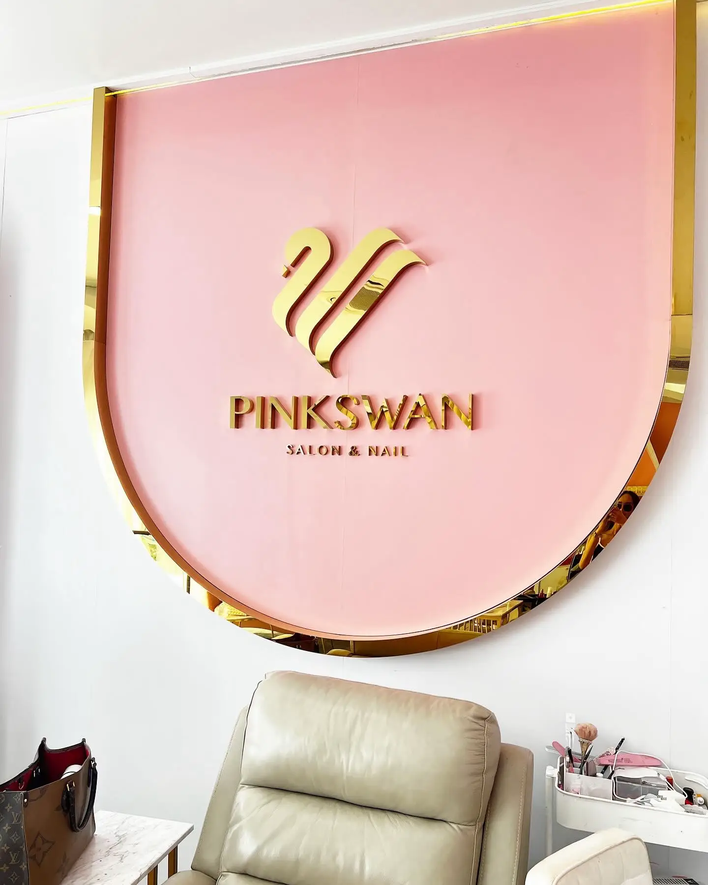 “Pinkswan” ร้านทำเล็บที่จริงใจ 🩷💅🏻 | แกลเลอรีที่โพสต์โดย แม่ก๊อตจิ | Lemon8