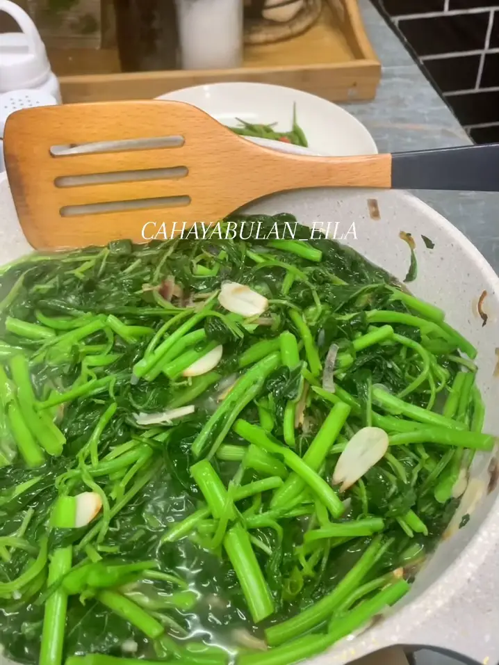 Menu Sayur bayam tumis☺️ | Video diterbitkan oleh Mutiarakasih_99 | Lemon8