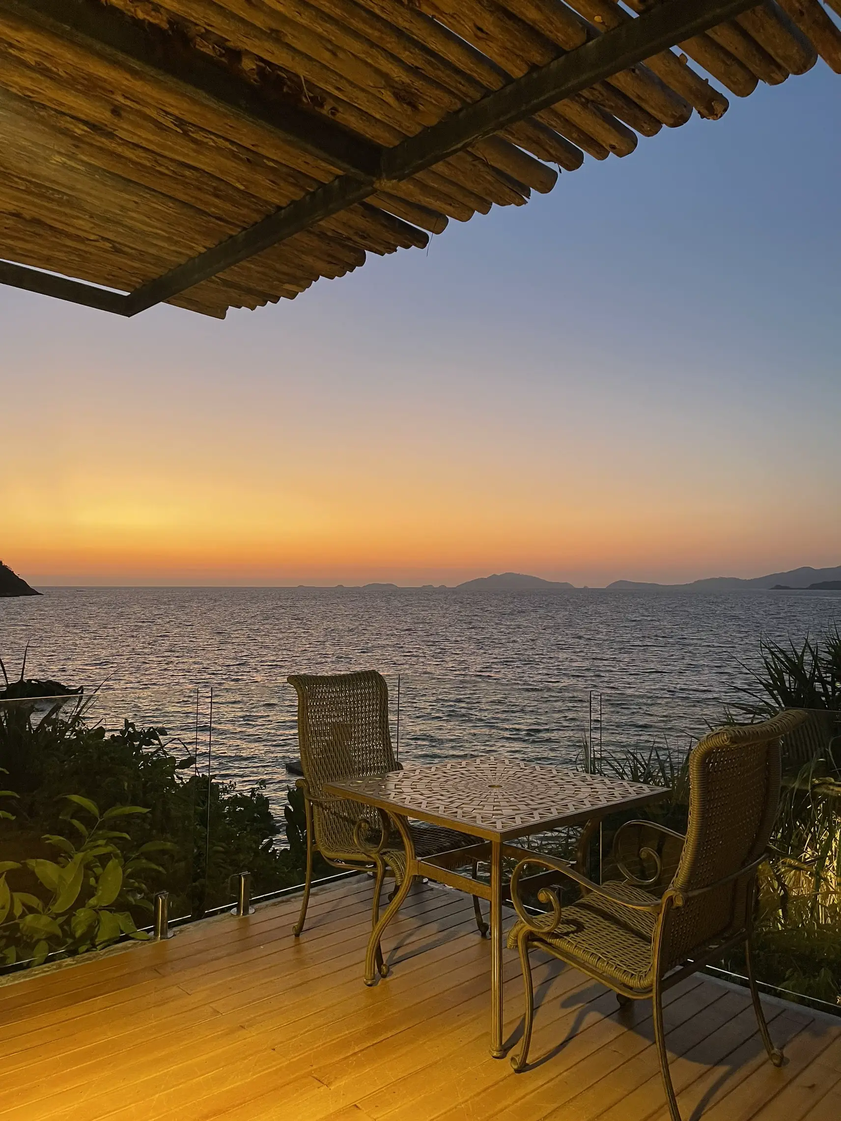 ザ・クリフ・ライプWatch the Sunset on Private Beach Chad | Yarkshareが投稿したフォトブック ...