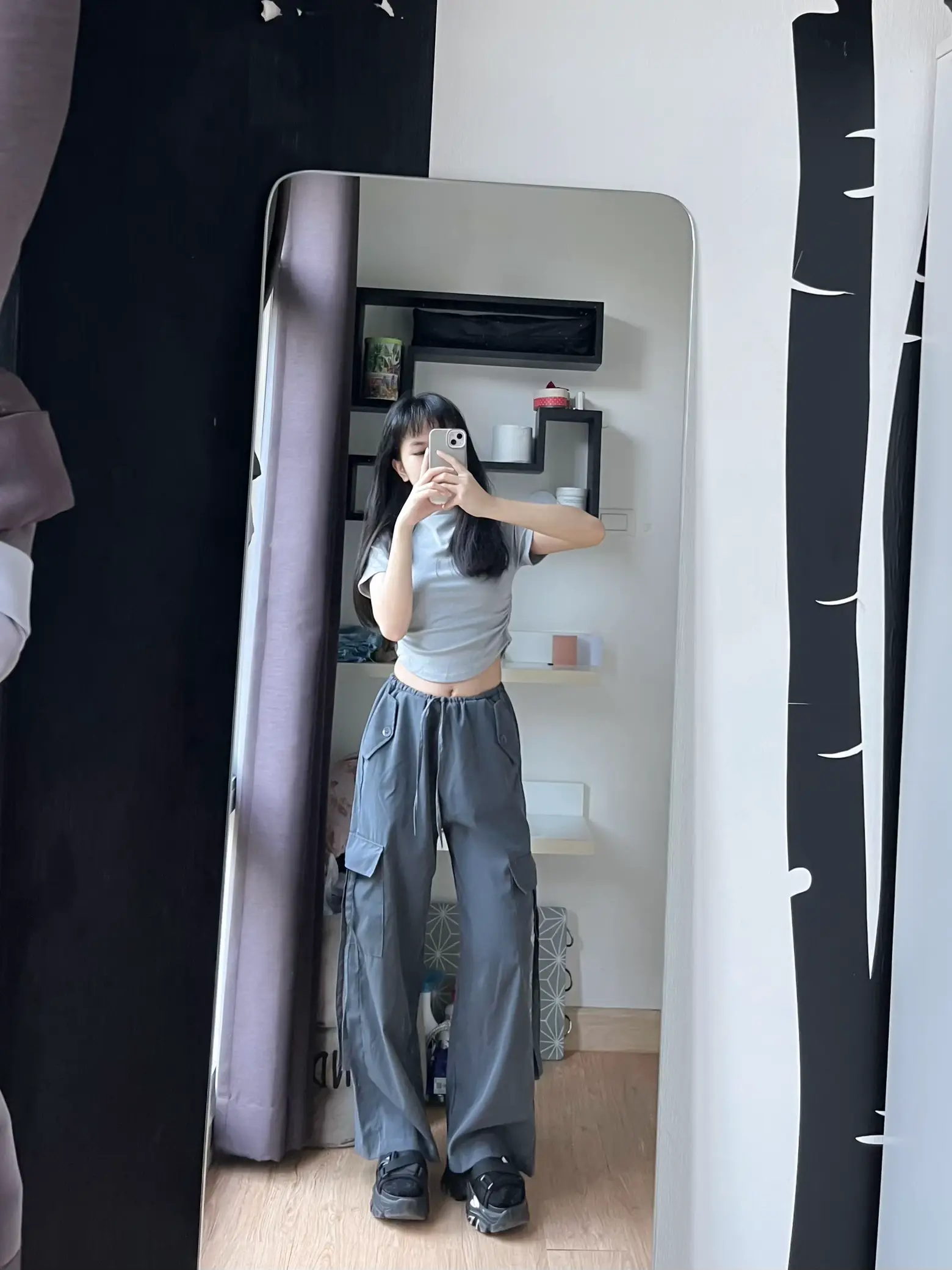 Ootd 150cm🩶แมทช์ลุค All-Gray กับกางเกงคาร์โก้👀 | แกลเลอรีที่โพสต์โดย Boxofsher 🎀 | Lemon8