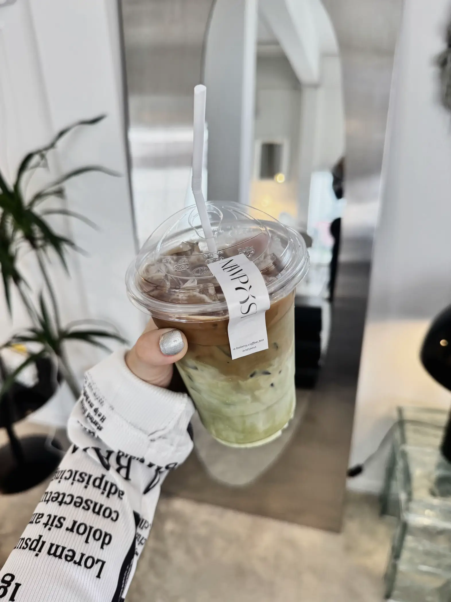 NEWPOST CAFE คาเฟ่ที่ถ่ารูปสุดชิค🖤 | แกลเลอรีที่โพสต์โดย cinearism💀 | Lemon8