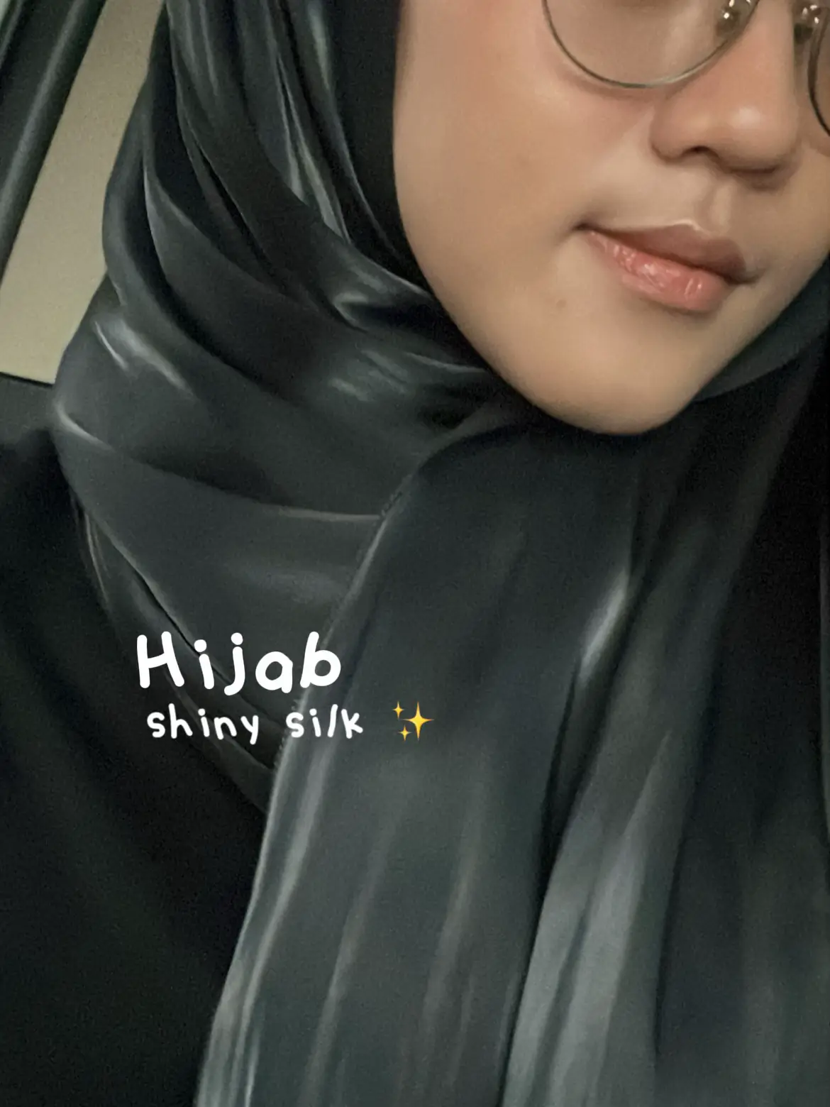 Hijab shiny silk เล่นแสงสุด ๆ | แกลเลอรีที่โพสต์โดย Solya_wbm | Lemon8