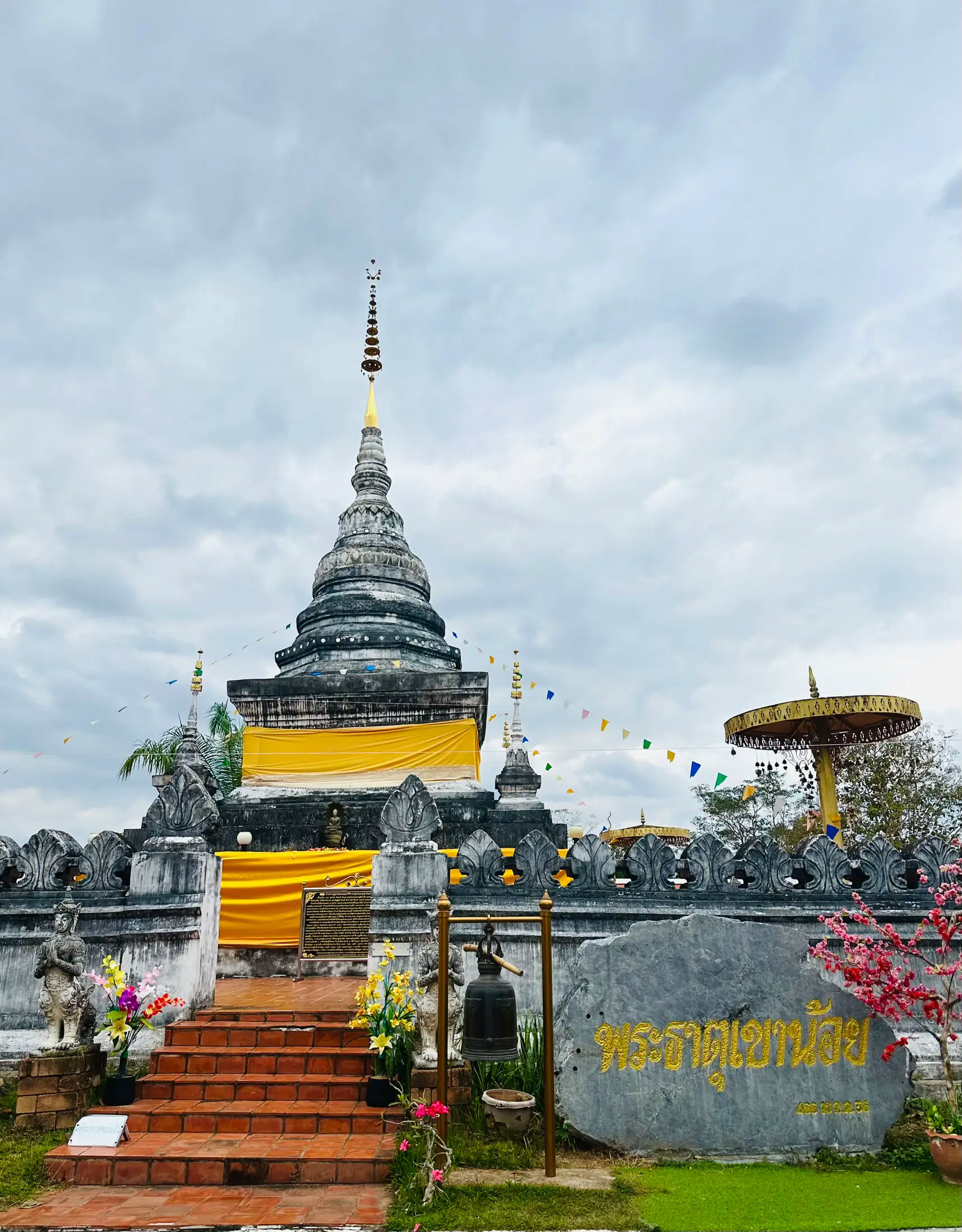 ทำบุญ ไหว้พระ เสริมศิริมงคลต้อนรับปี 67 EP1 | แกลเลอรีที่โพสต์โดย JibbJibb_Sumaru | Lemon8