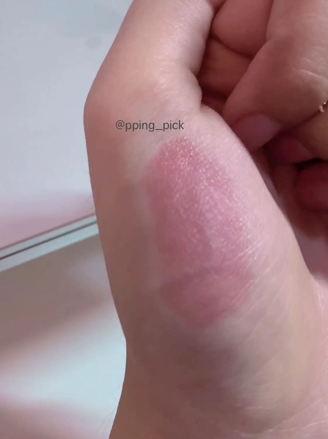 รีวิวลิปฉ่ำวาวสีชมพูอมม่วงที่จริงใจ ติดทนทิ้งสเตน | แกลเลอรีที่โพสต์โดย pping_pick | Lemon8