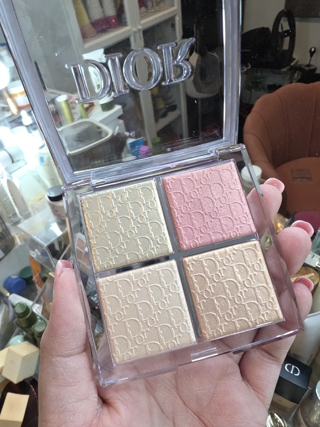 Dior backstage glow face palette 004 👀🎀 | แกลเลอรีที่โพสต์โดย Naomi86 | Lemon8