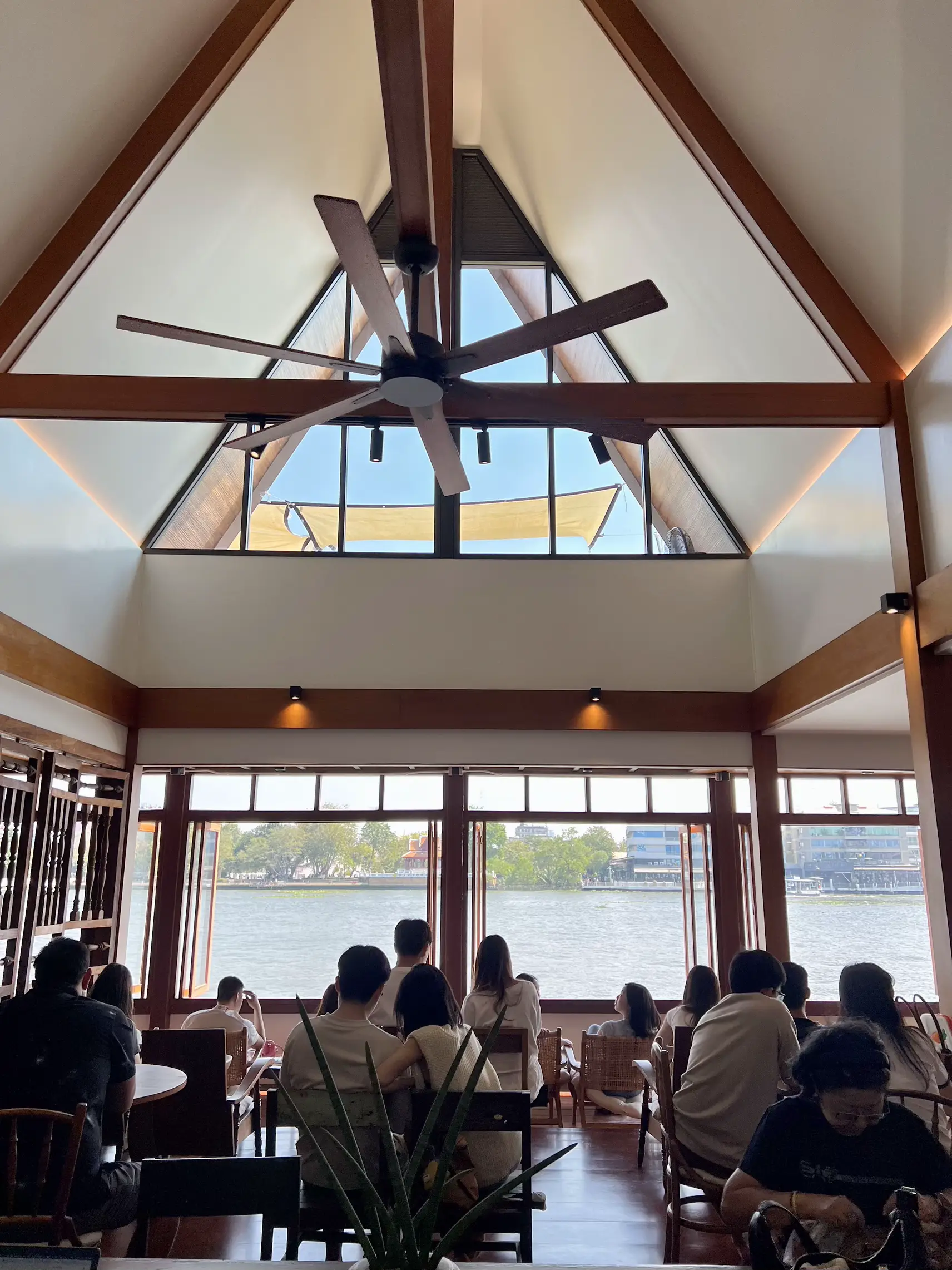 Baan Manee 🪵คาเฟ่นิมน้ำบรรยากาศดี | แกลเลอรีที่โพสต์โดย mameaw | Lemon8