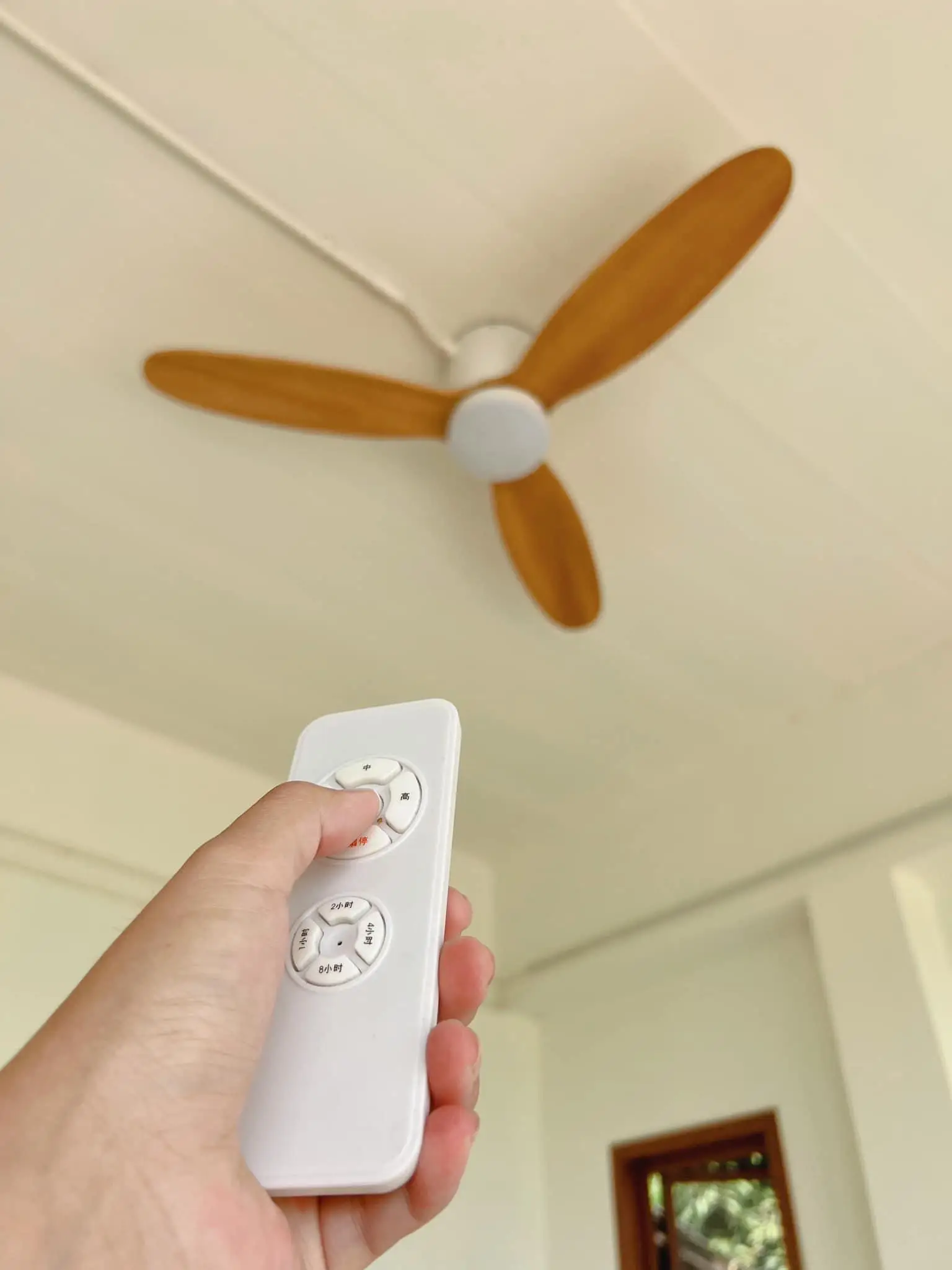 Adding beauty to the ceiling of the house with a minimalist ceiling fan ...