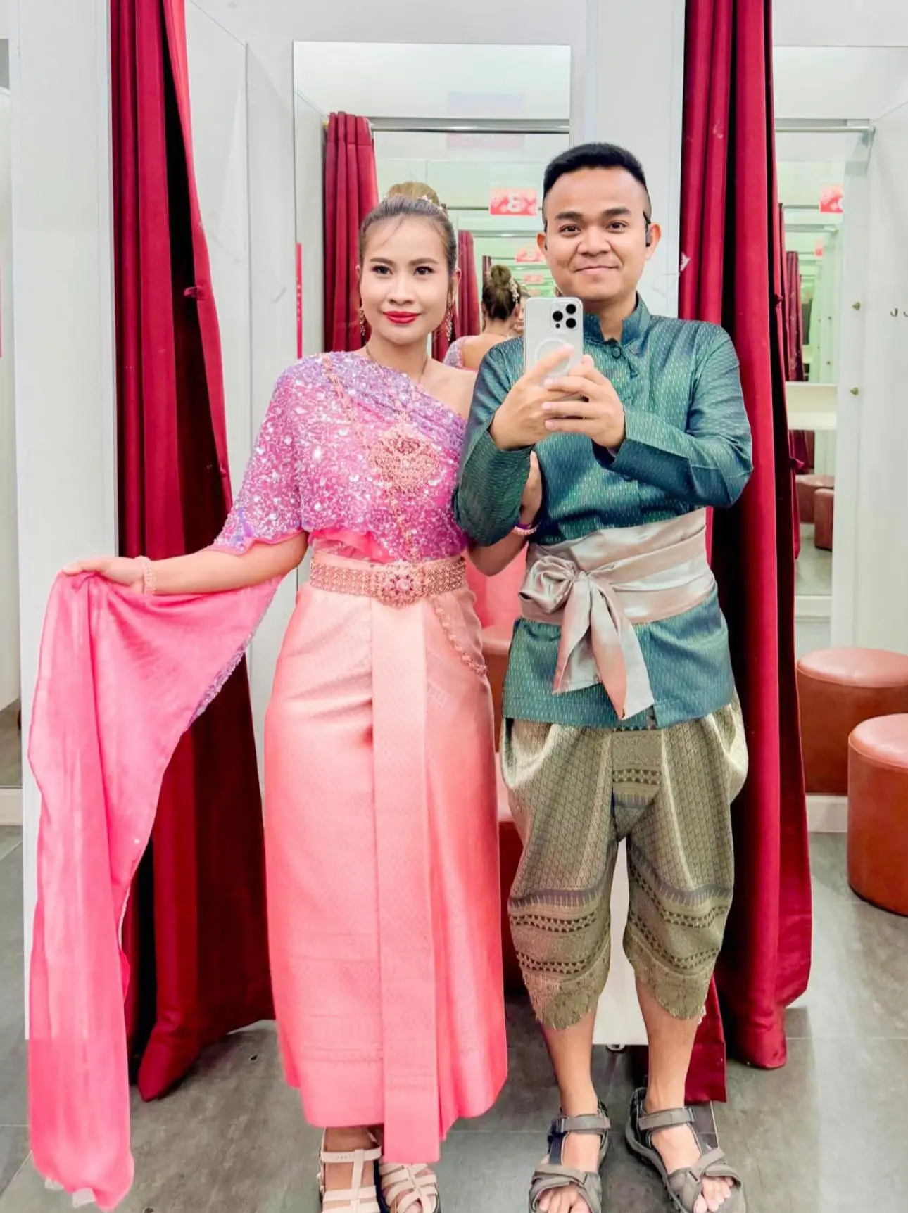 แม่หญิงดาว กับพี่หมื่นรุ่ง 😊 ️ | แกลเลอรีที่โพสต์โดย TripTH | Lemon8