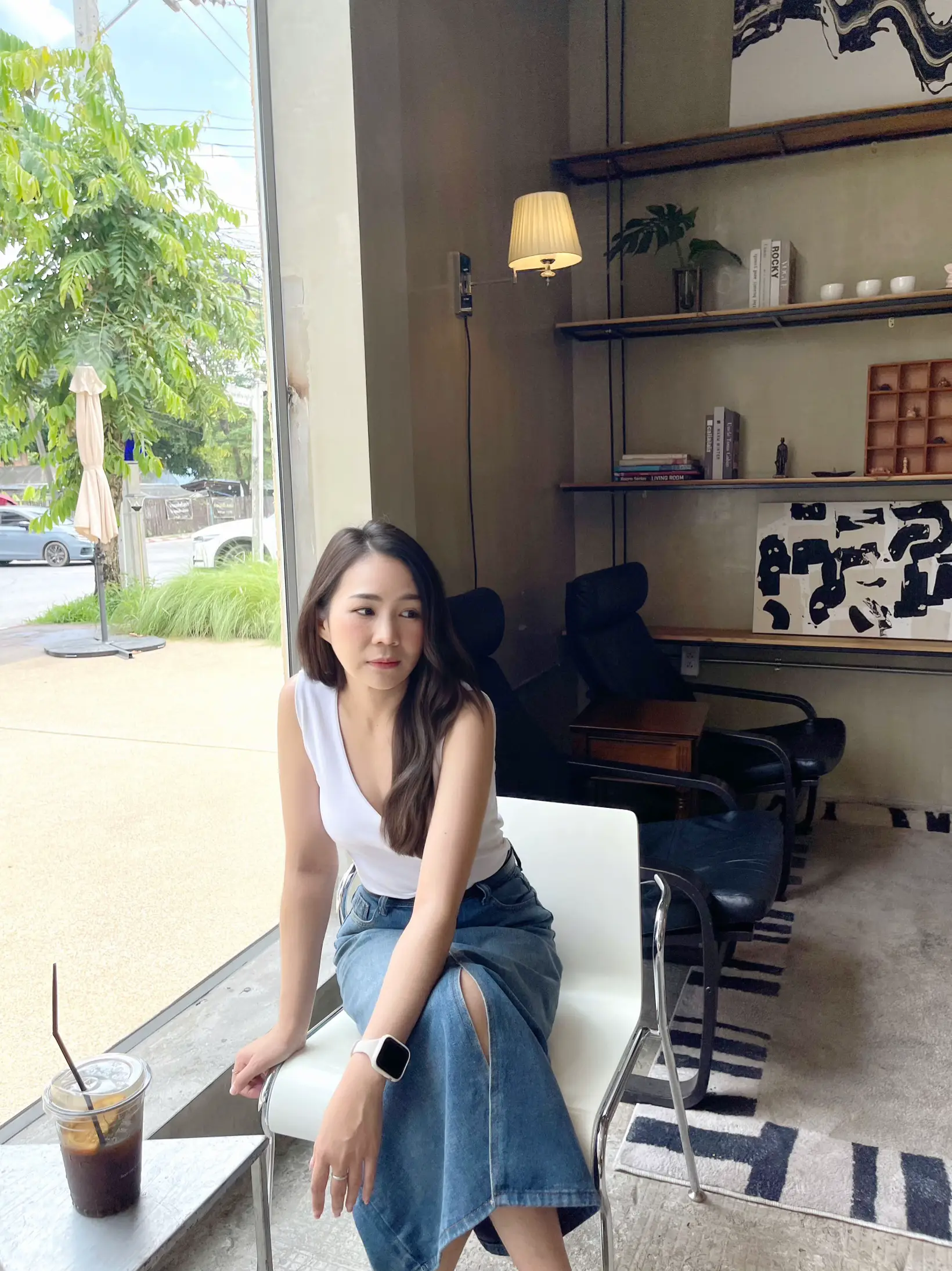 ลุคแมทช์กระโปรงยีนส์ | แกลเลอรีที่โพสต์โดย Kwan Mena~ | Lemon8