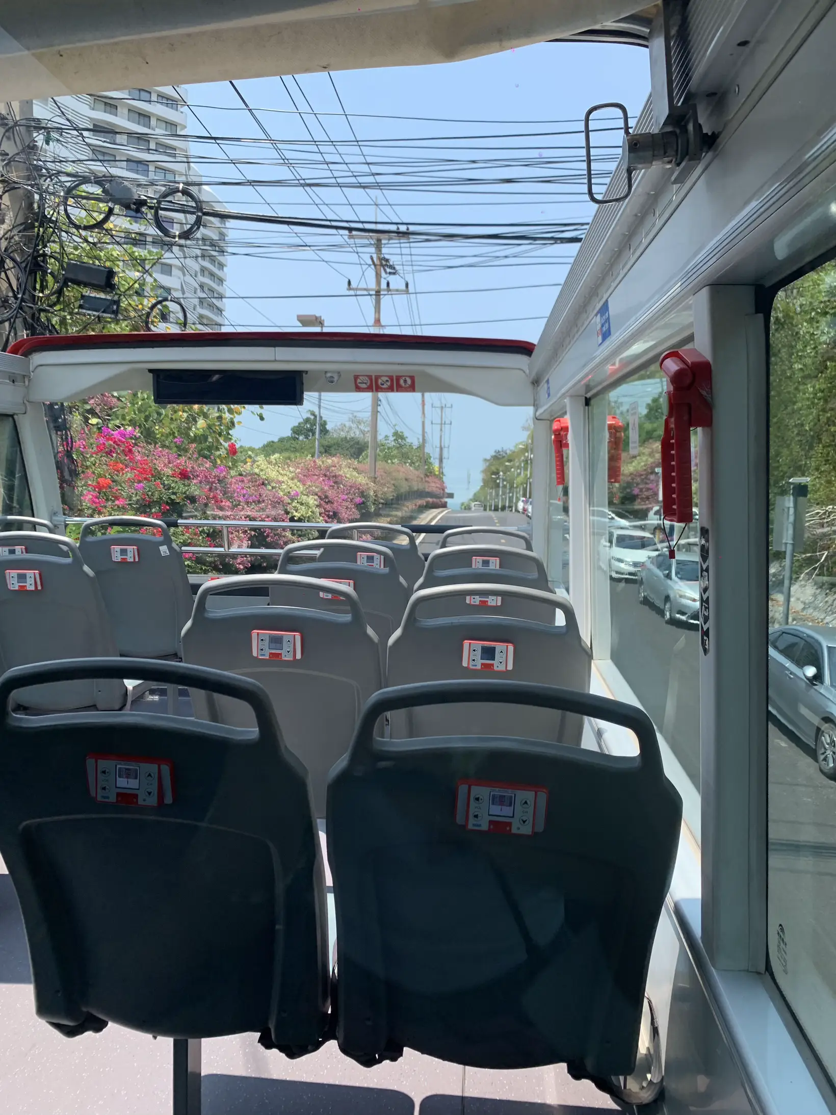 รถบัสทัวร์ชมวิวพัทยาา So Hottt 🔥🏝 | แกลเลอรีที่โพสต์โดย ppxndx 🐼🌴 | Lemon8