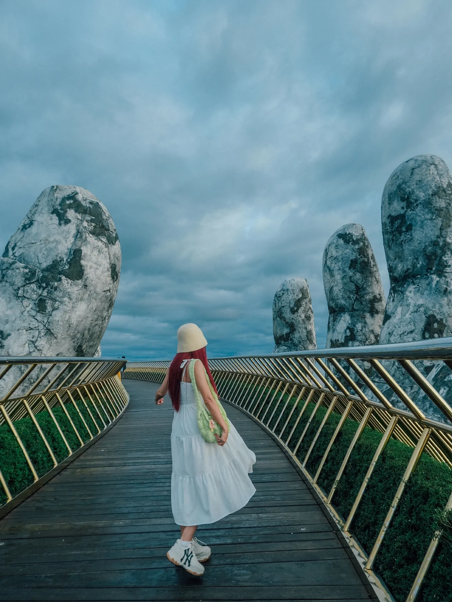 🇻🇳 'สะพานมือ' ที่เวียดนาม แบบไม่มีคน | แกลเลอรีที่โพสต์โดย Slisa Sri ...