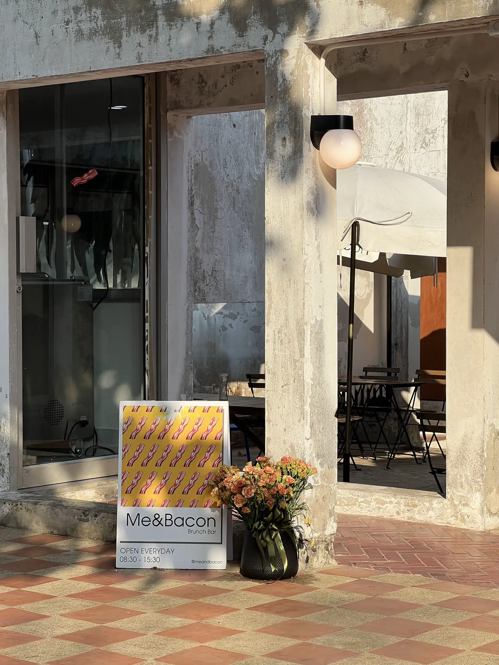 Chiang Mai Tuk, bacon lover's cafe 🥯🥓 | Gallery posted by Beamthicha | Lemon8