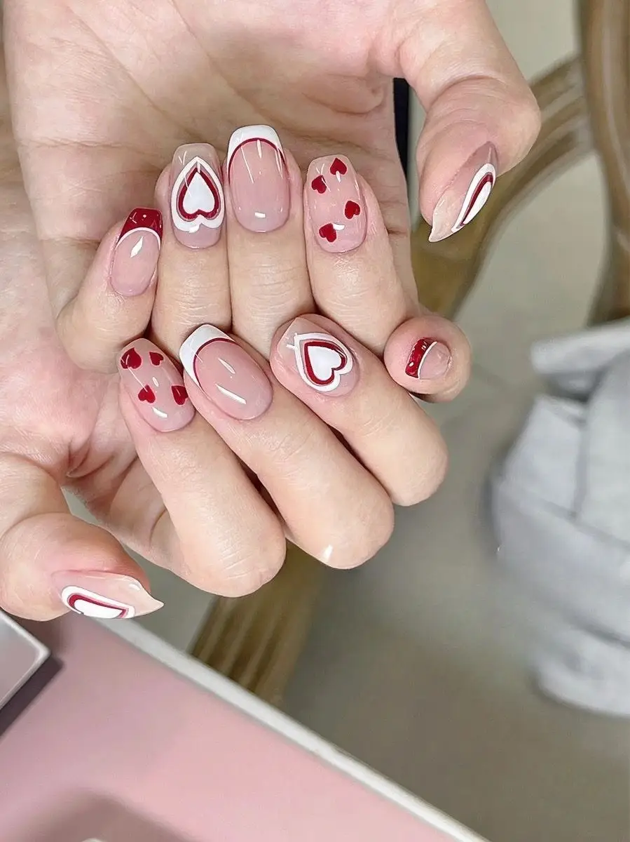 แชร์ไอเดียทำเล็บ Valentine’s Day 🌹 | แกลเลอรีที่โพสต์โดย Aummii | Lemon8