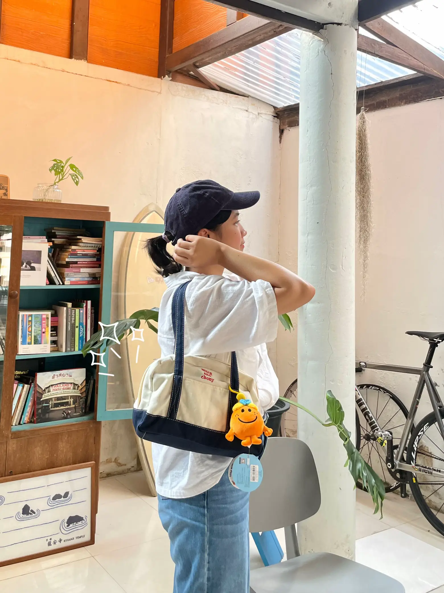 “กระเป๋าสะพายข้างชิคๆ ราคาหลักร้อย.. 👜 ˙ ͜ʟ˙ | แกลเลอรีที่โพสต์โดย Kamol.. 🪴 | Lemon8