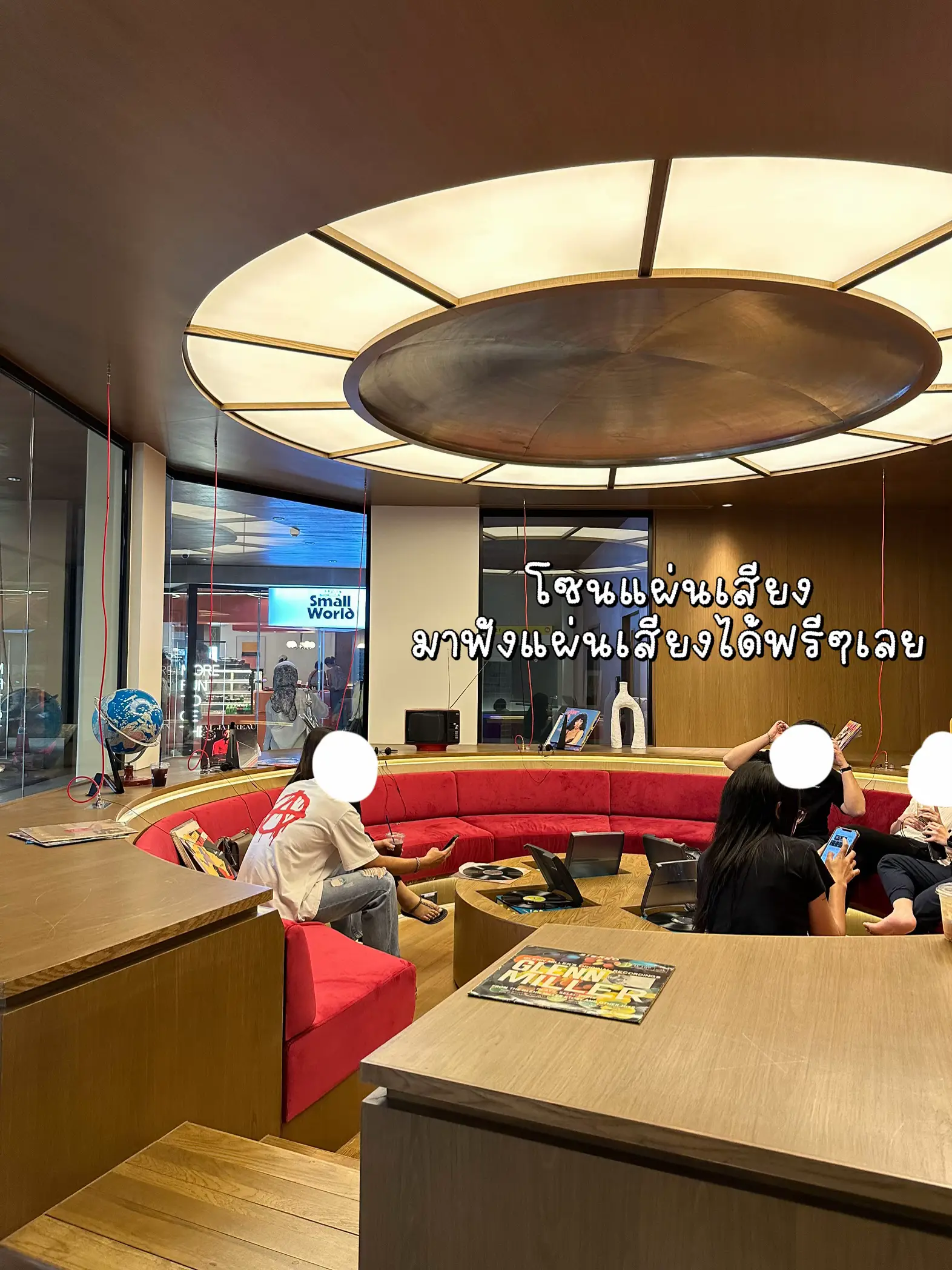 Such a small world คาเฟ่สุดฮิปย่านเจริญกรุง | แกลเลอรีที่โพสต์โดย แก้มและกิ🫧🐶 | Lemon8