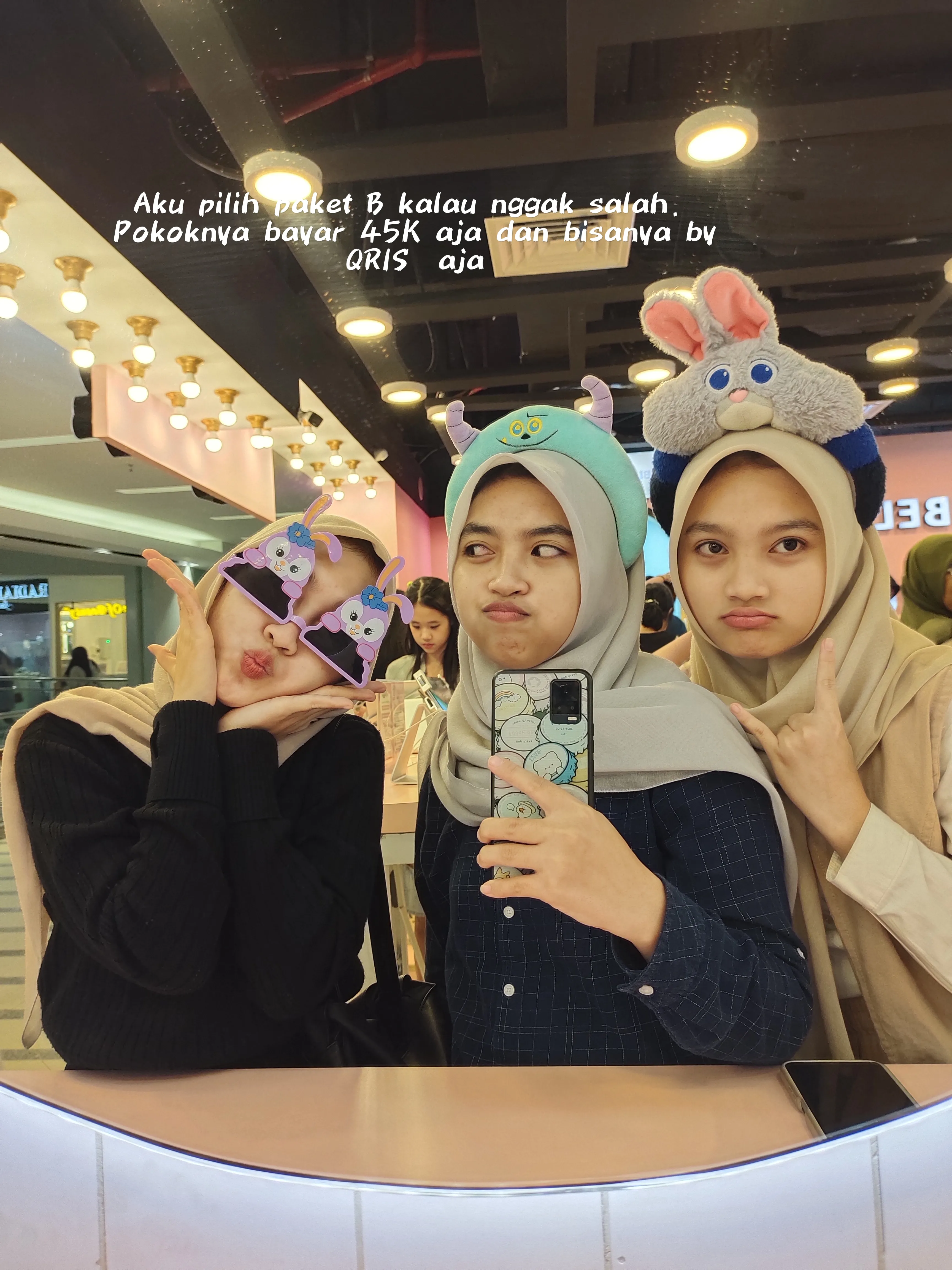 Photobooth "Selfie Time" TP Surabaya | Galeri diposting oleh Riska Istina | Lemon8