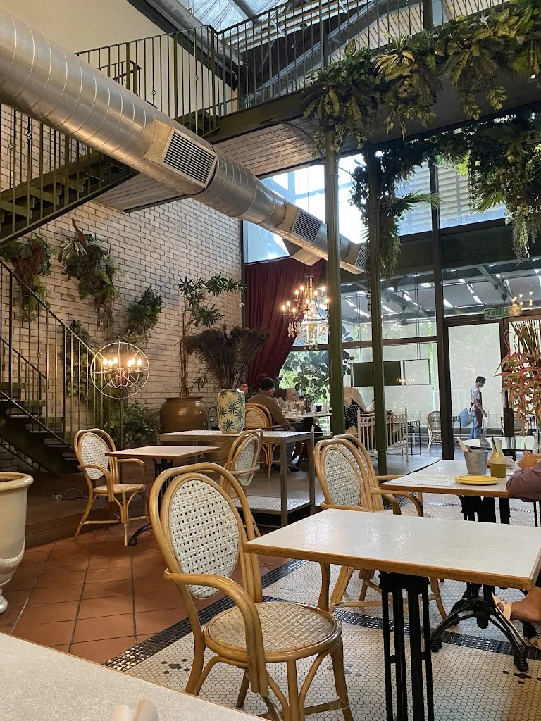 Cafe hunting | แกลเลอรีที่โพสต์โดย Areen Aziz | Lemon8