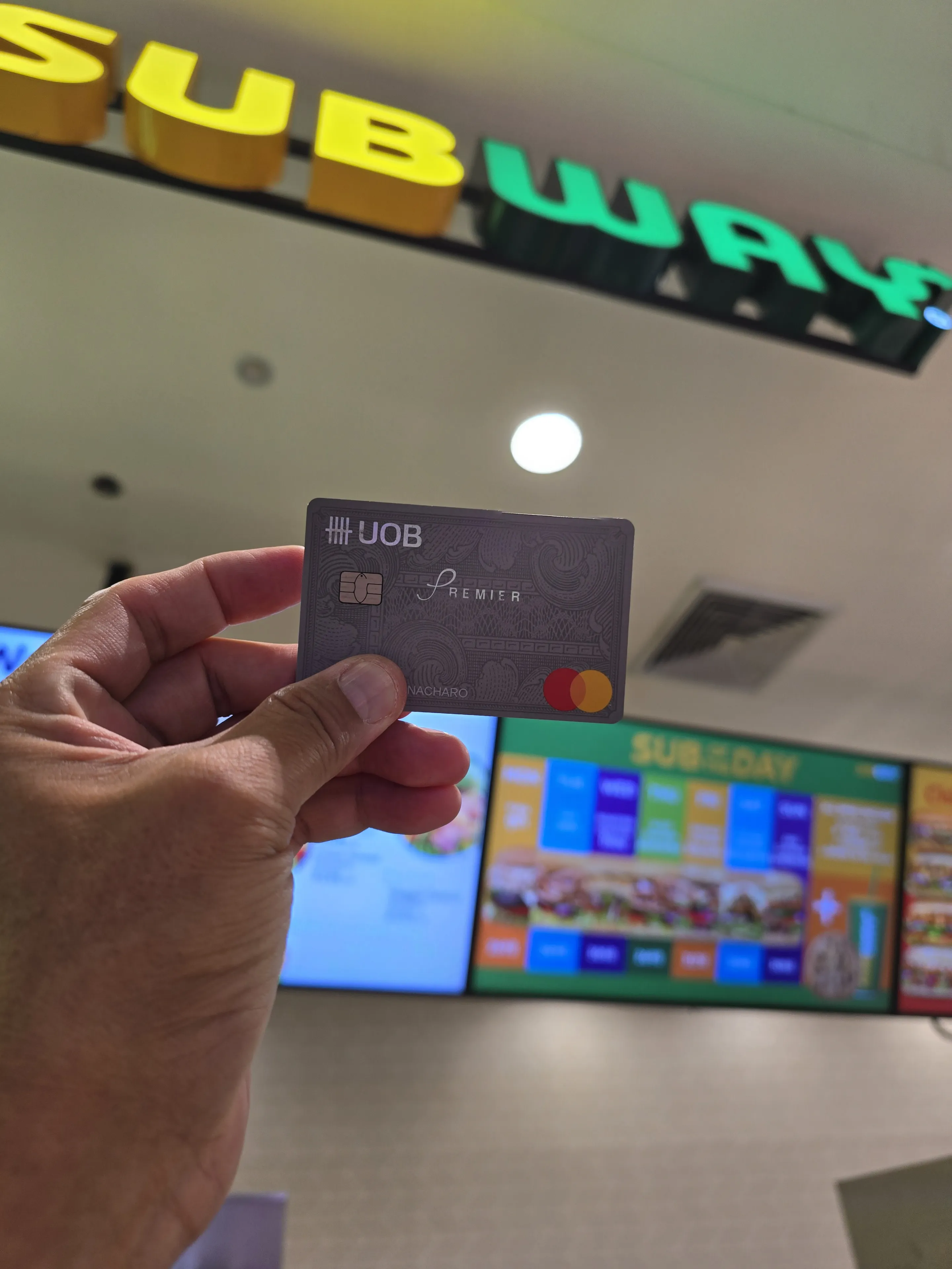 เดินทางอีกแล้ว...แวะใช้บัตร UOB ก่อนขึ้นเครื่อง | แกลเลอรีที่โพสต์โดย Chungphotostory | Lemon8