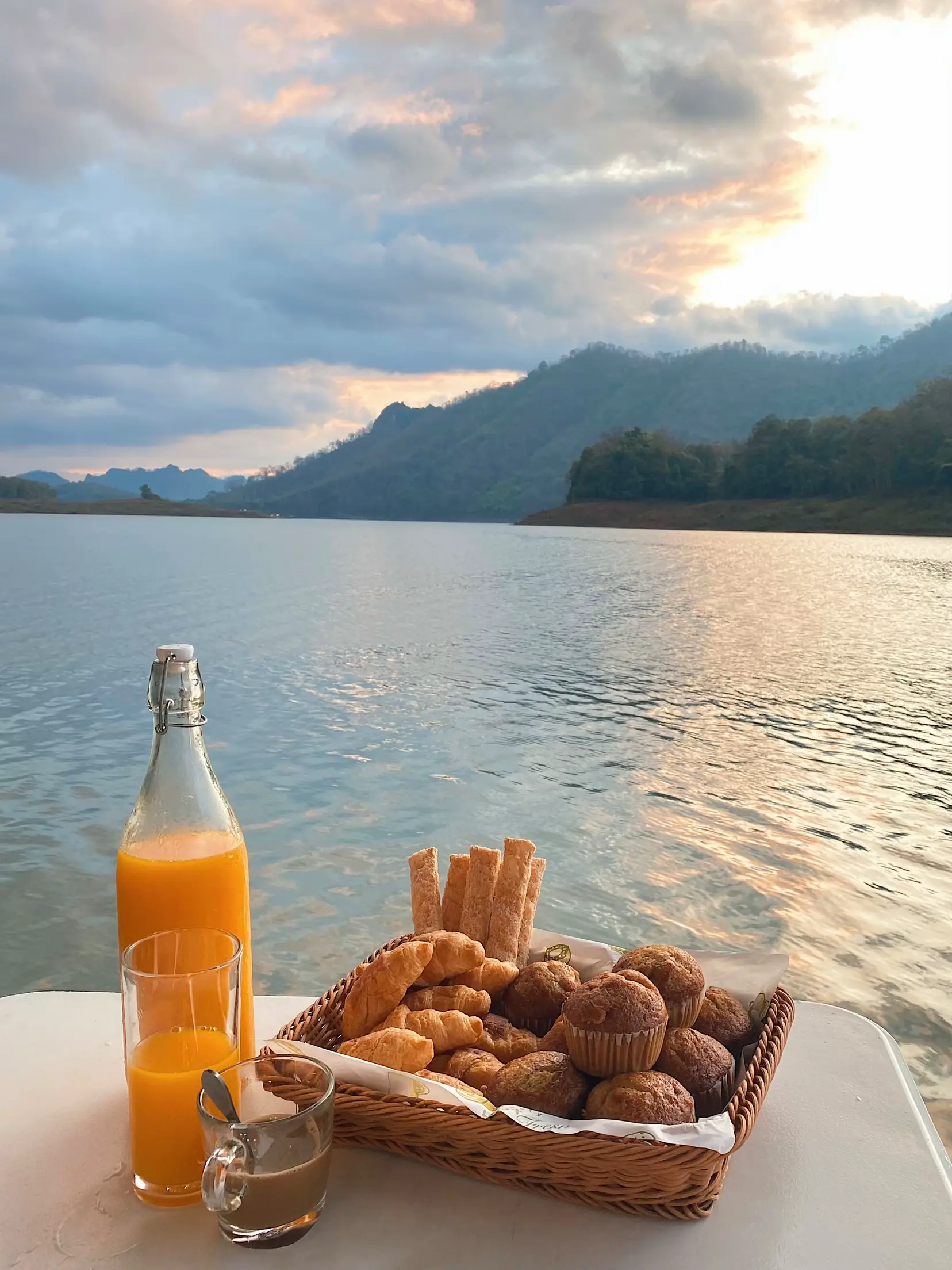 กินชาบูวิวหลักล้านที่เชียงใหม่ | แกลเลอรีที่โพสต์โดย Tanoy. | Lemon8