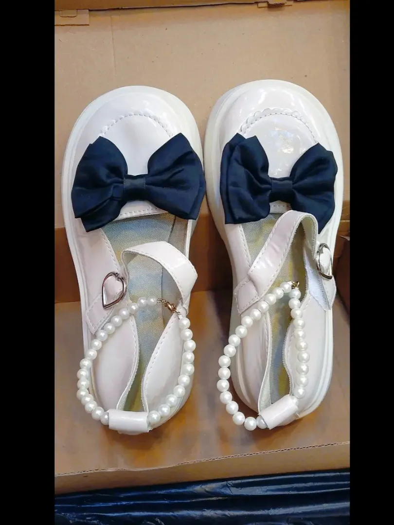 Sepatu Docmart Boots | Galeri diposting oleh keyidhya | Lemon8