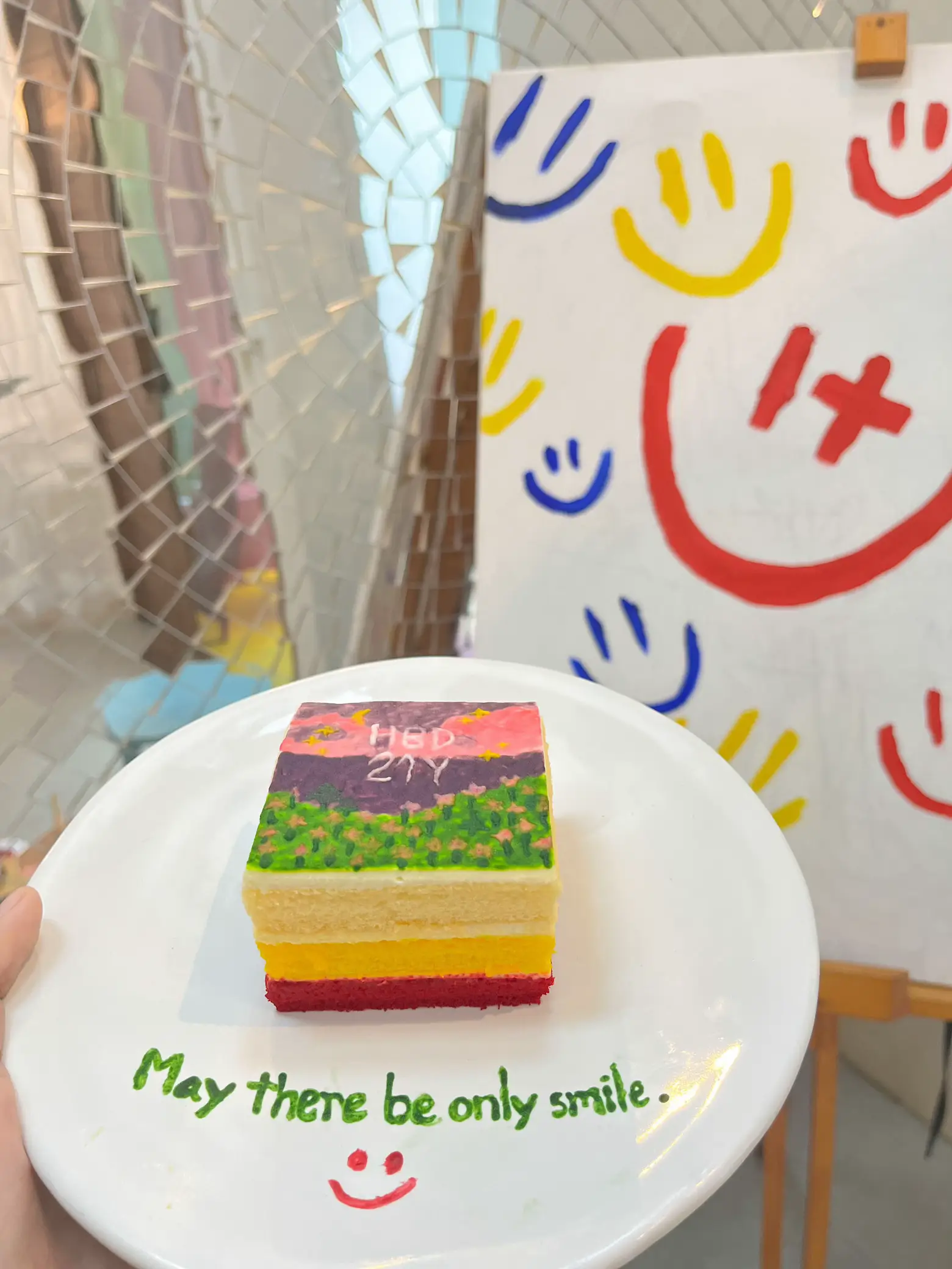 FUN CAFE คาเฟ่เพ้นเค้ก MRTหัวลำโพง📍🚃🎨 | แกลเลอรีที่โพสต์โดย Fonmii | Lemon8