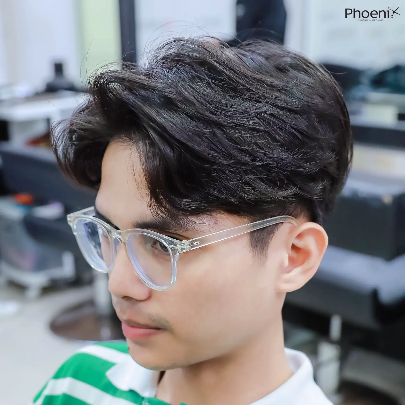 ดัดวอลลุ่ม สำหรับหนุ่มๆที่อยากเปลี่ยนลุค | แกลเลอรีที่โพสต์โดย PHOENIX | Lemon8