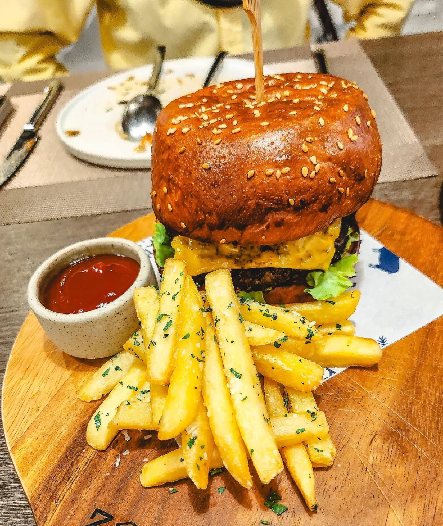 FAT LAMB BKK | Halal Restaurant | แกลเลอรีที่โพสต์โดย Juicy Go | Lemon8