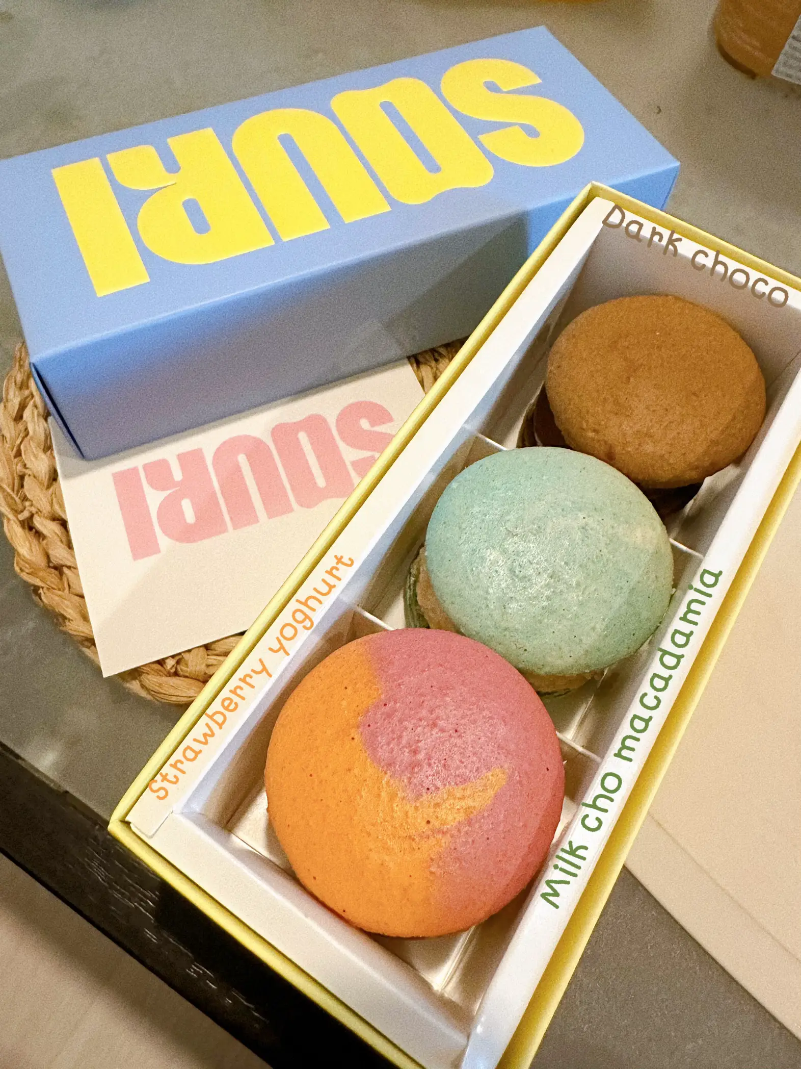 REVIEW SOURI MACARON ร้านดัง จะอร่อยแค่ไหน 💛🩷 | แกลเลอรีที่โพสต์โดย ...