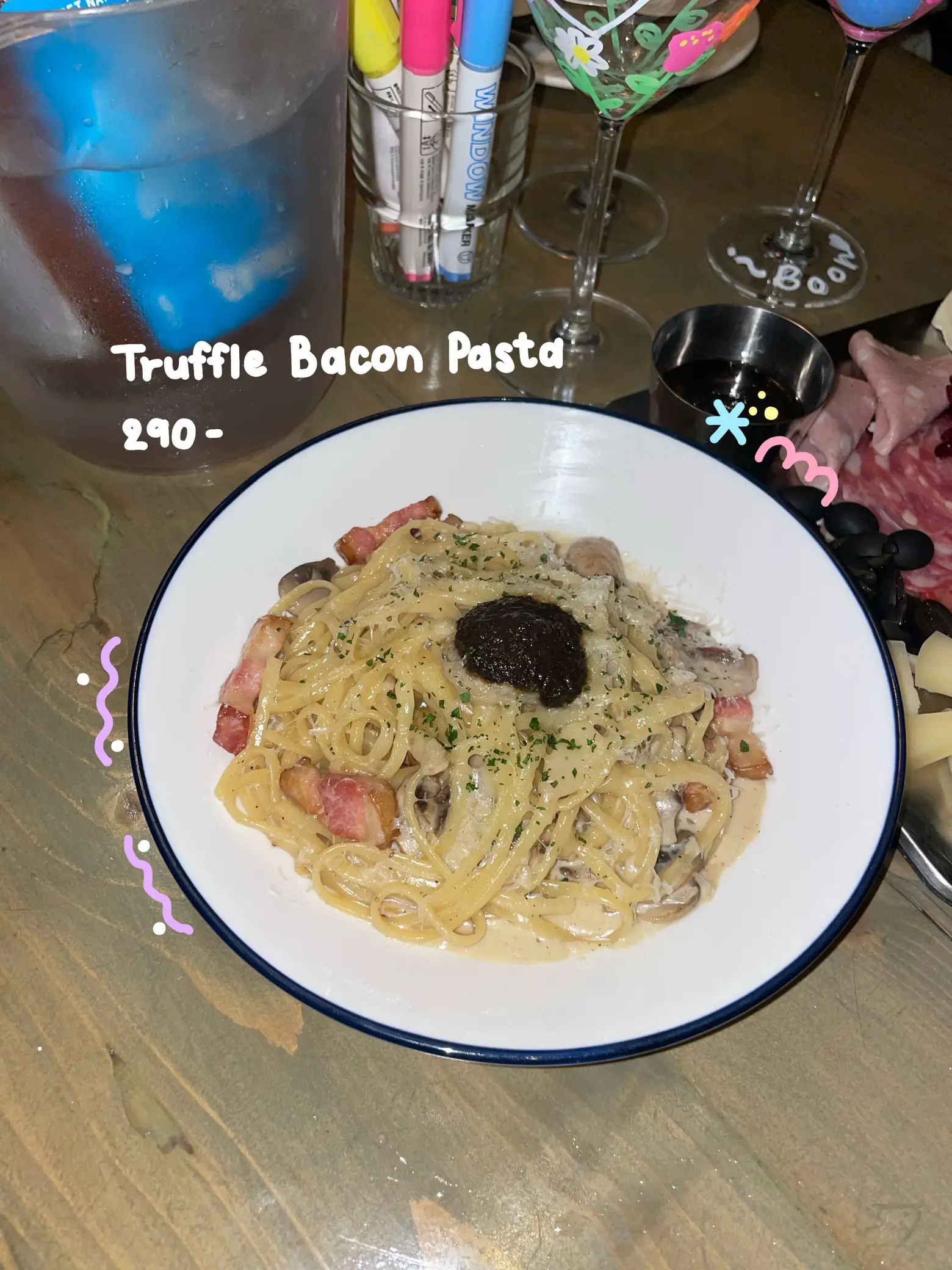 Take a look at the cutest wine bar right now with the Unscene Wine Bar ...