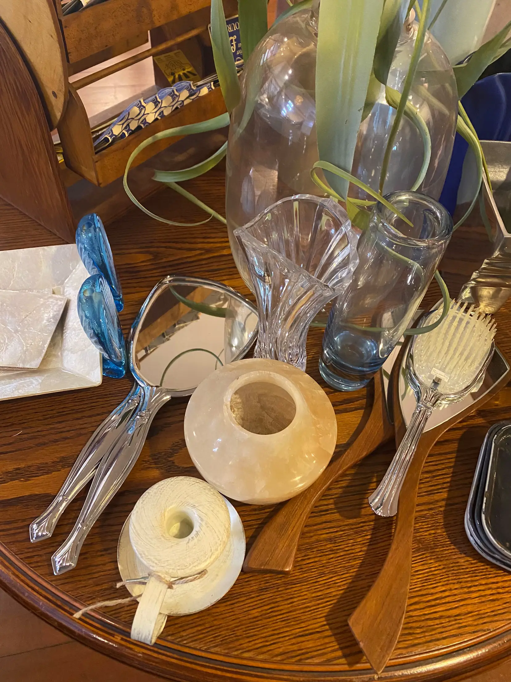 blue wild space ร้านขายของวินเทจ 🪑🪞🪟⏳🧸 | แกลเลอรีที่โพสต์โดย Navillera ...