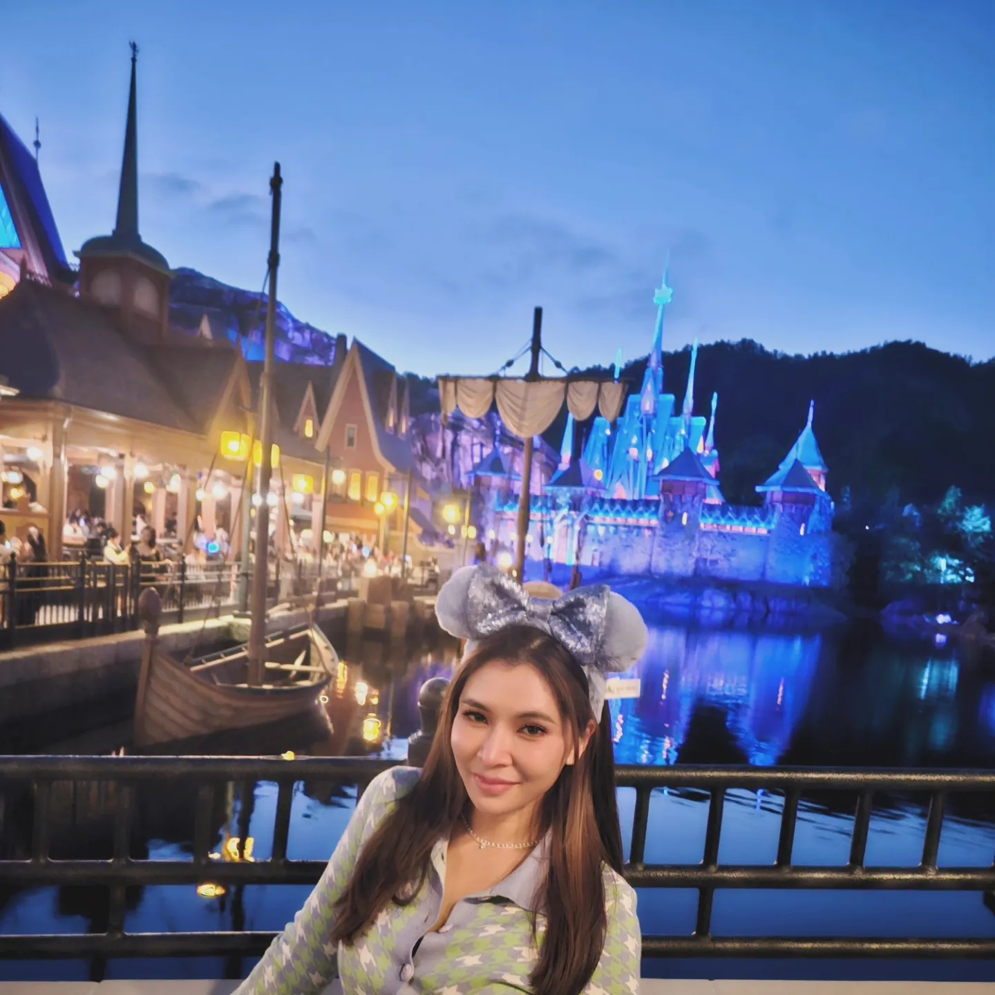 Frozen at night | แกลเลอรีที่โพสต์โดย LHIΠ人246 | Lemon8