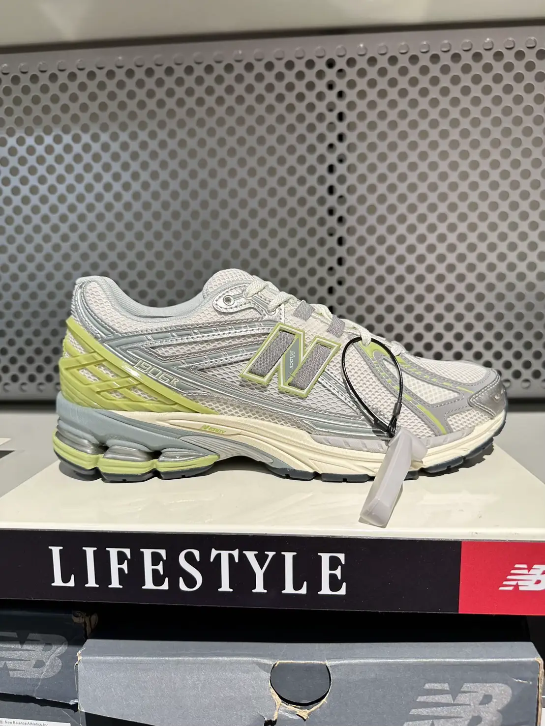 New balance 1906R ไต้หวัน ถูกมาก!! | แกลเลอรีที่โพสต์โดย vyws. | Lemon8