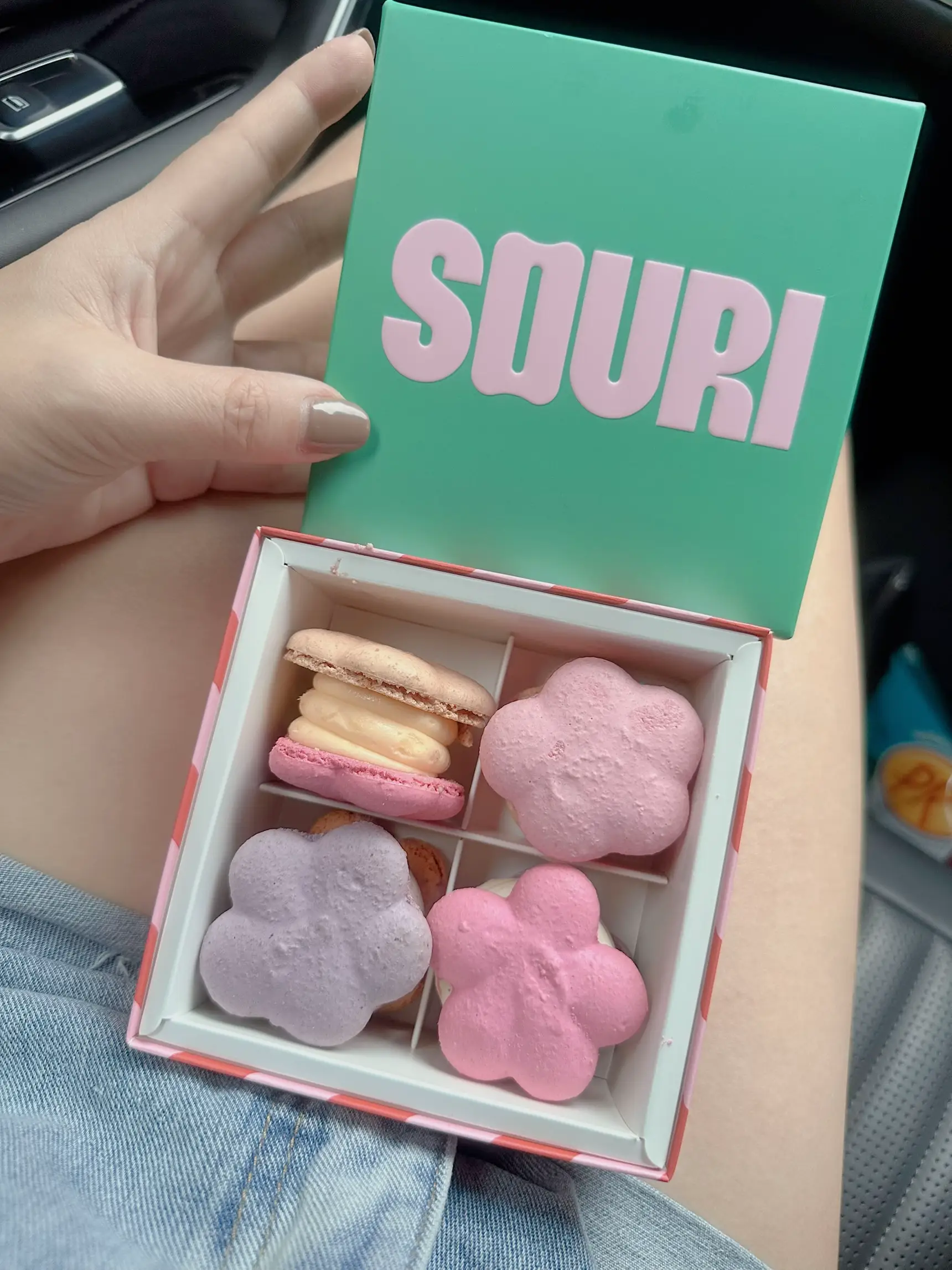 Souri macaron รสใหม่🩷 เป็นรูปดอกไม้🌸 | แกลเลอรีที่โพสต์โดย ฝนนี่ รีวิว ...