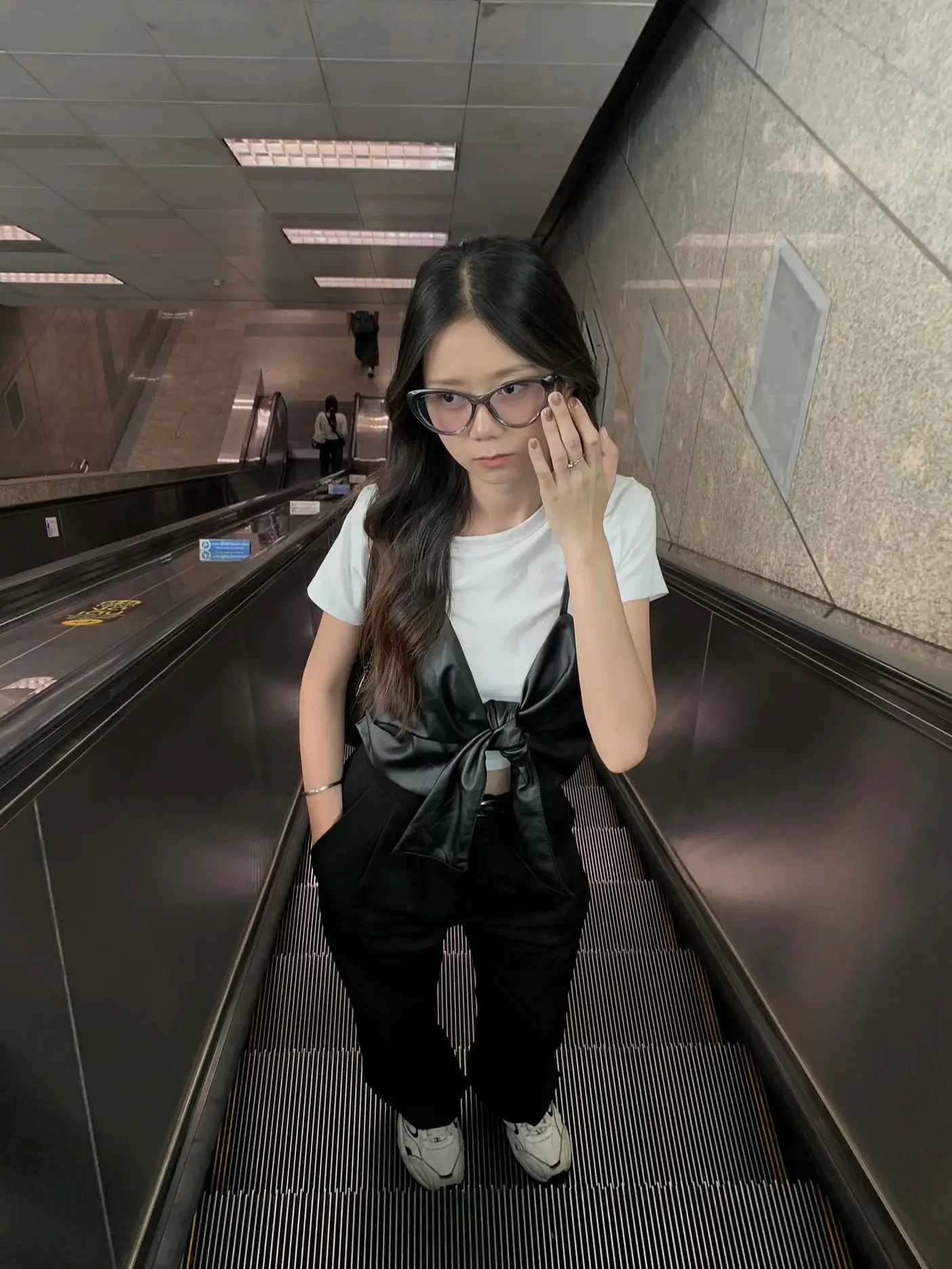 Create look กับแว่นกันแดดแฟชั่นยังไง ให้มันจึ้ง🕶️‼️ | แกลเลอรีที่โพสต์โดย jry | Lemon8