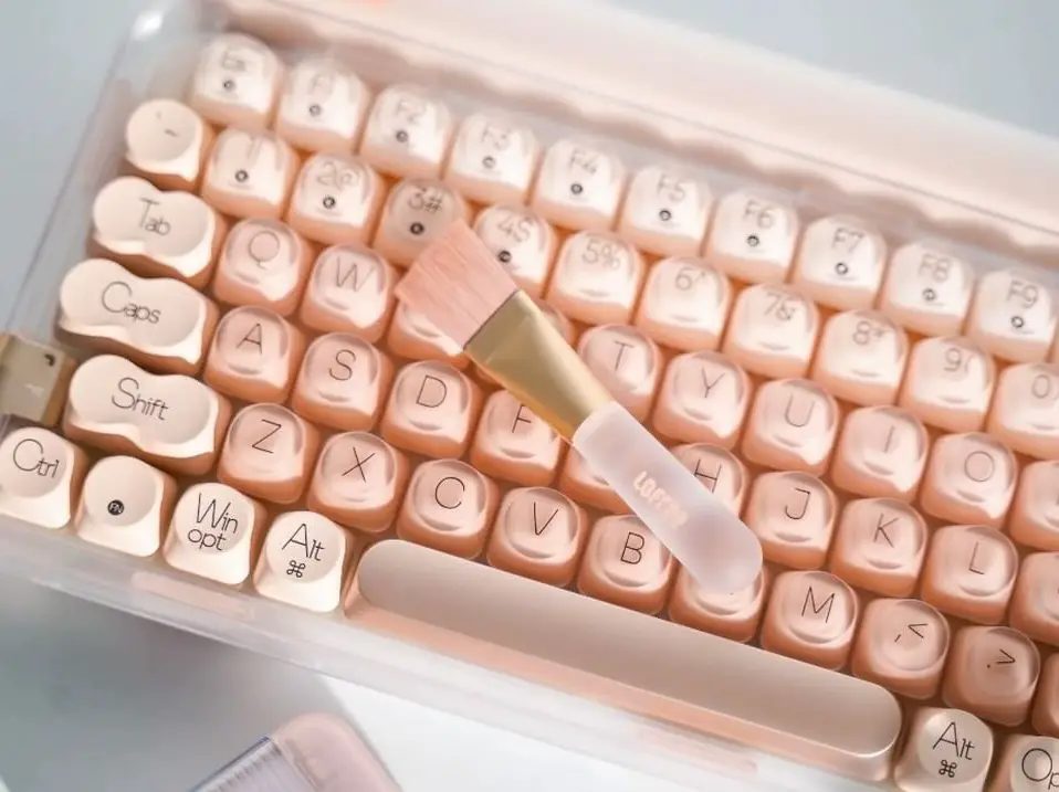 คีย์บอร์ดสีรองพื้น ปุ่ม DOT น่ารักๆ🌨️ | แกลเลอรีที่โพสต์โดย 𝙲𝚑𝚒𝚗𝚐𝚐𝚐 | Lemon8