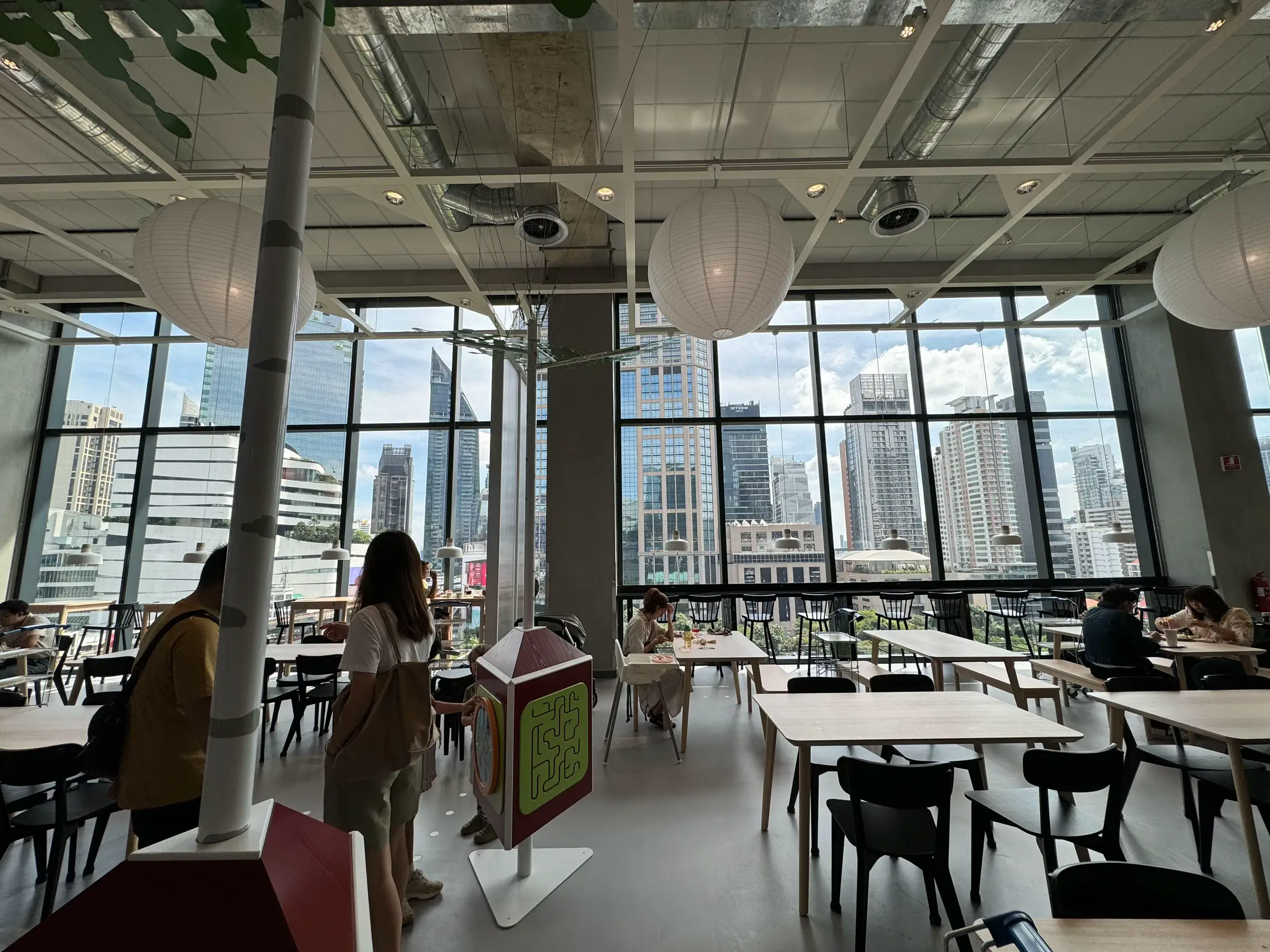 จุดถ่ายรูปลับ Ikea สาขาใหม่ Emsphere ติดbtsพร้อมพงษ์ | แกลเลอรีที่โพสต์โดย Top | Lemon8