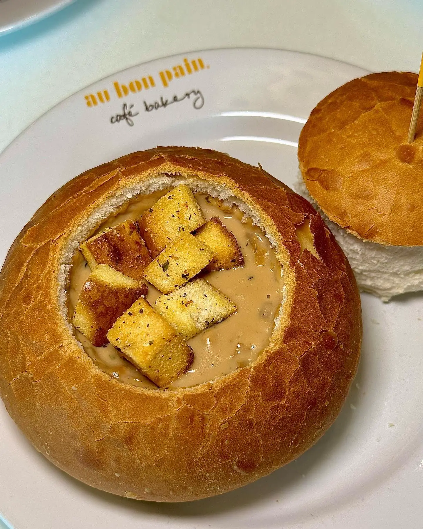 รีวิวเมนูใหม่จาก AU BON PAIN สายชีส🧀 ห้ามพลาด‼️ | แกลเลอรีที่โพสต์โดย ชวนแดก | Lemon8