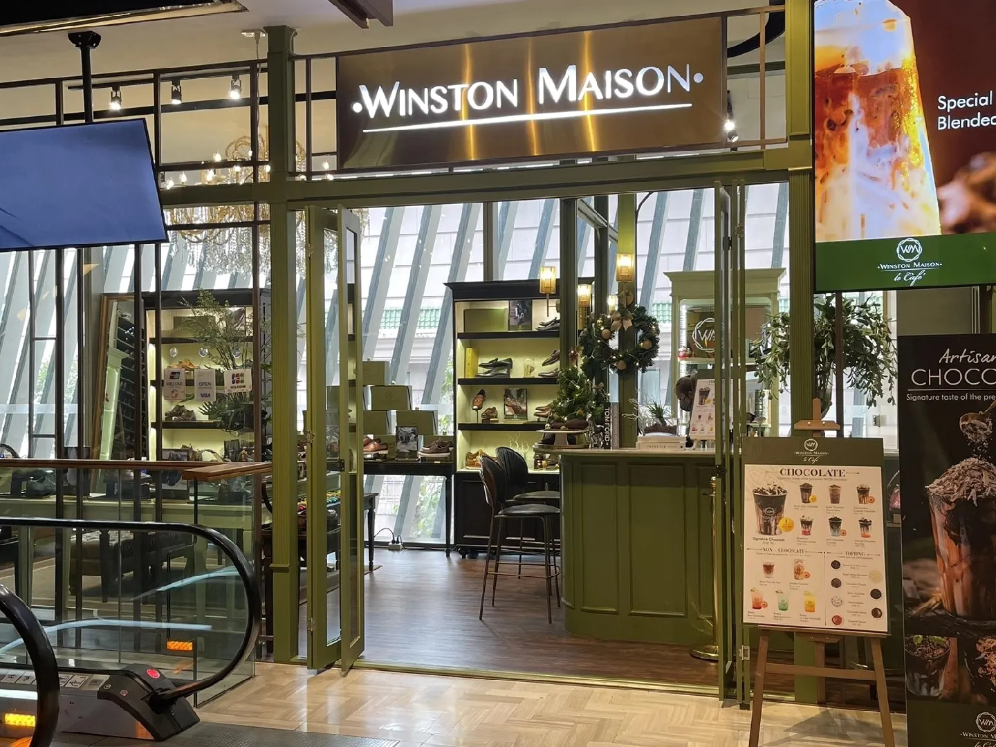 "Winston Maison Le Cafe" คาเฟ่ในร้านรองเท้า 🍫😳 | แกลเลอรีที่โพสต์โดย ...