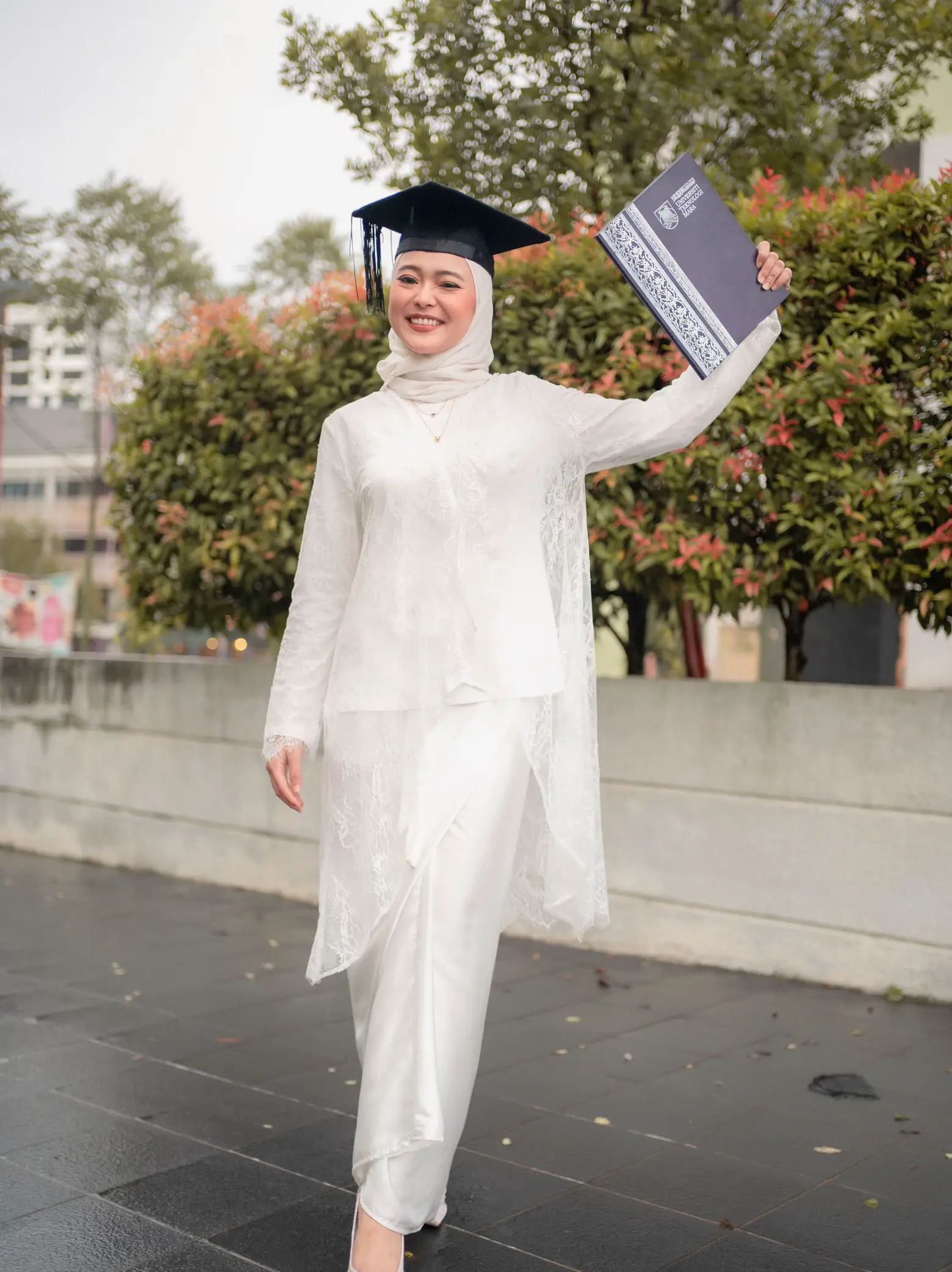 Pre Convocation Shoot Ideas | Galeri disiarkan oleh qissyazid | Lemon8