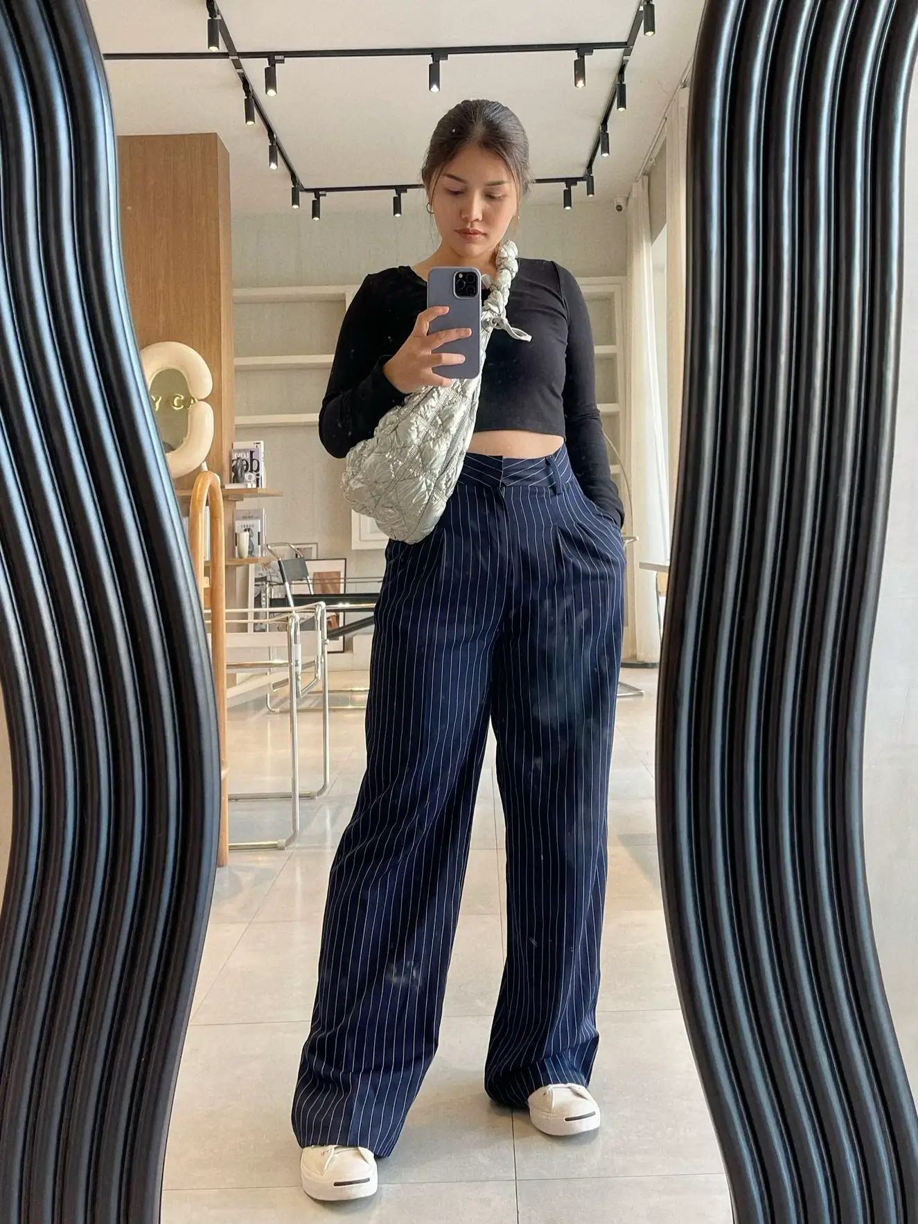 กระเป๋า Carlyn แต่งกับลุคไหนได้บ้าง | แกลเลอรีที่โพสต์โดย เที่ยวกับลูก | Lemon8