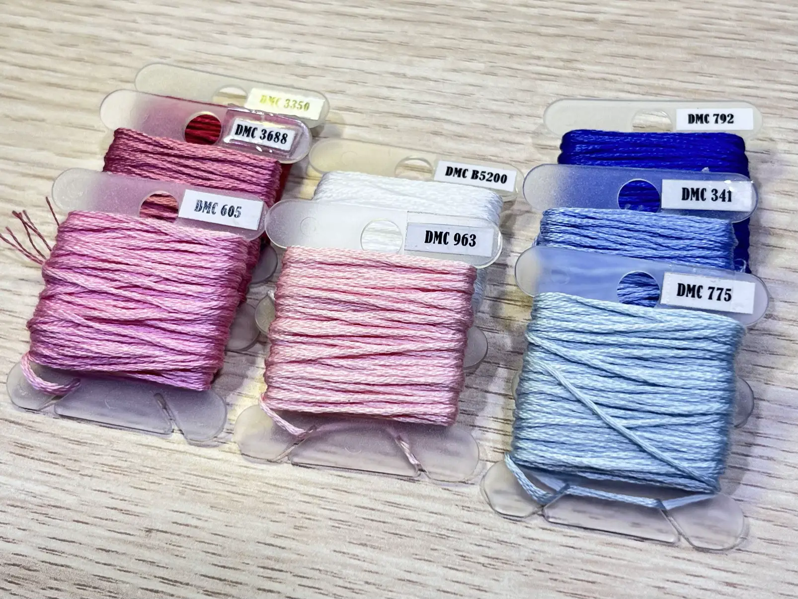 ปักดอกไม้ยังไง!! ให้เหมือนระบายสีน้ำ 🌸🎨 | แกลเลอรีที่โพสต์โดย a.warawit.c | Lemon8