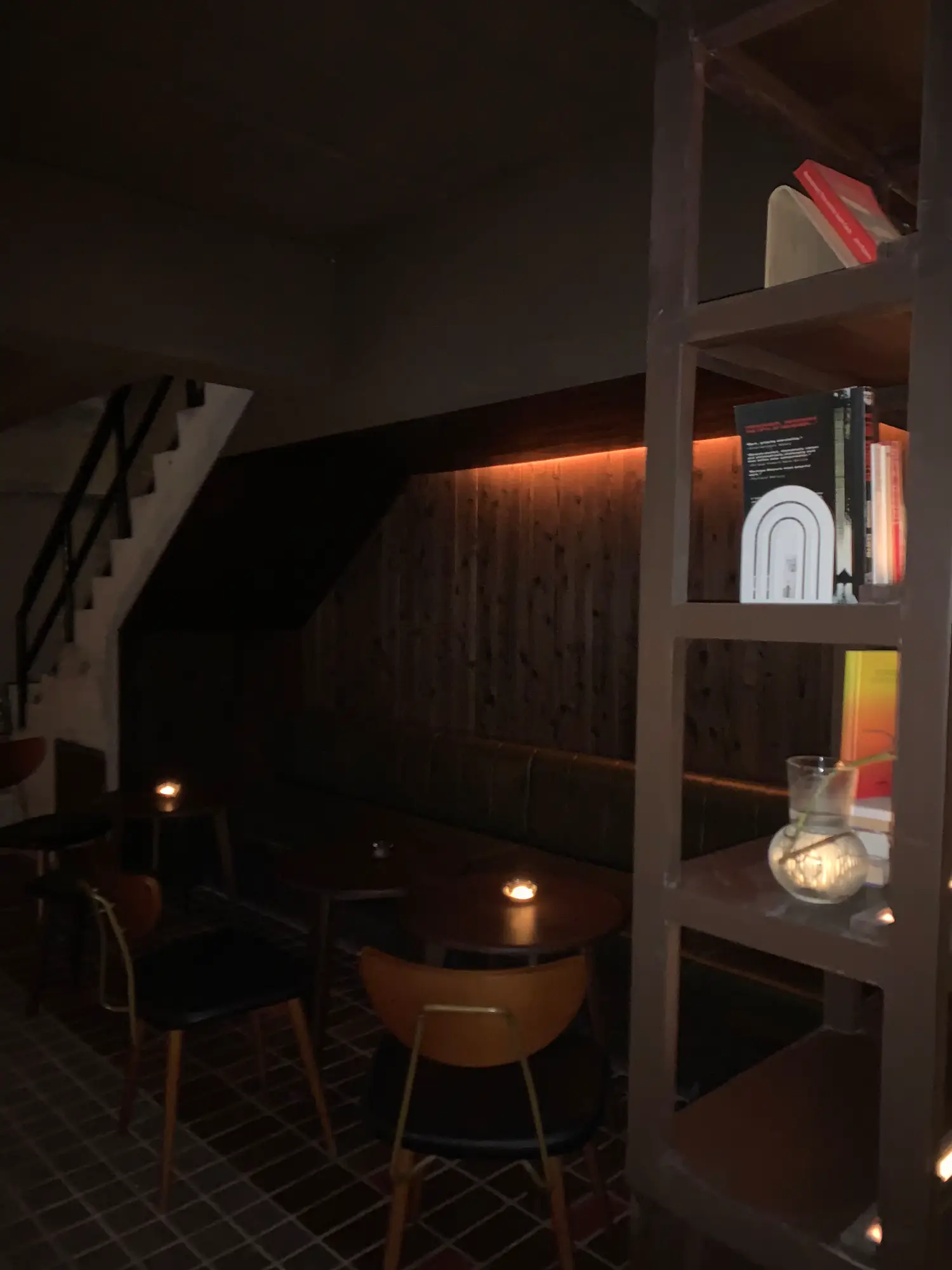 シラチャのダウンタウンにある秘密のバー:) | Dubble’Uが投稿したフォトブック | Lemon8