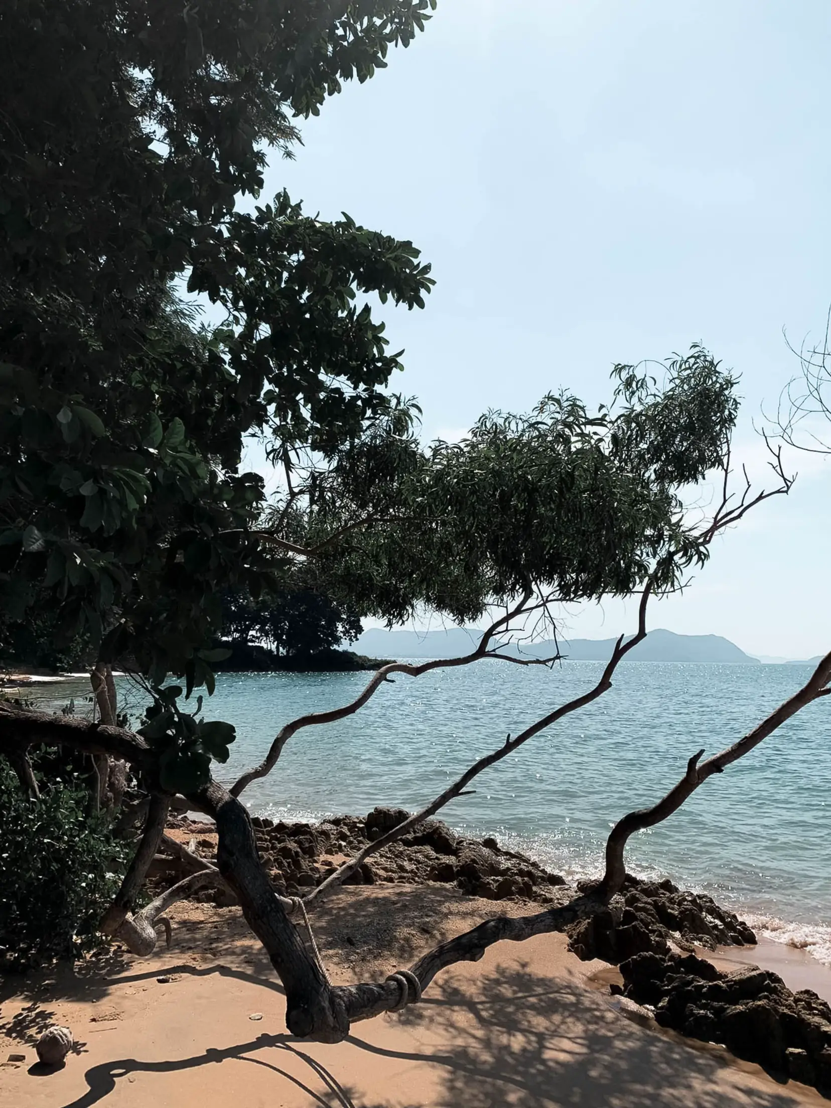 หาดลับนาจอมเทียนที่วันหยุดไม่มีคนเลย 🌊💖 | แกลเลอรีที่โพสต์โดย Nivarin ...