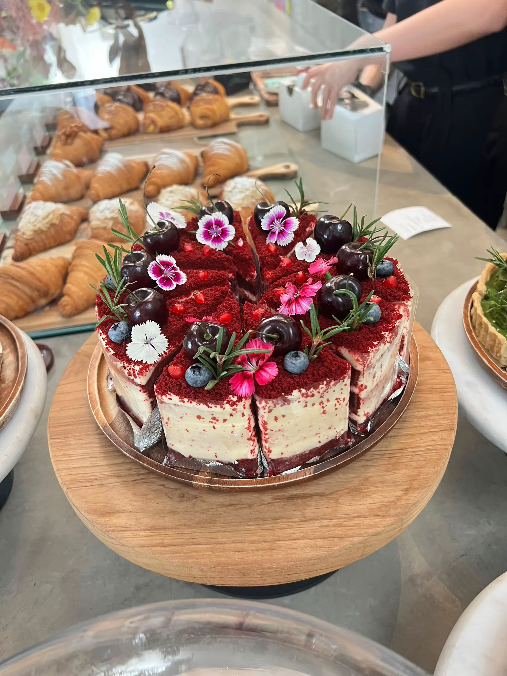 คาเฟ่สุดชิลสไตล์ loft ย่านปลวกแดง #ระยอง 🌸☕️🍃 | แกลเลอรีที่โพสต์โดย Ardy ️ | Lemon8